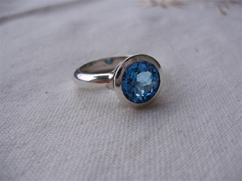 PLAVI TOPAZ prsten srebro 925