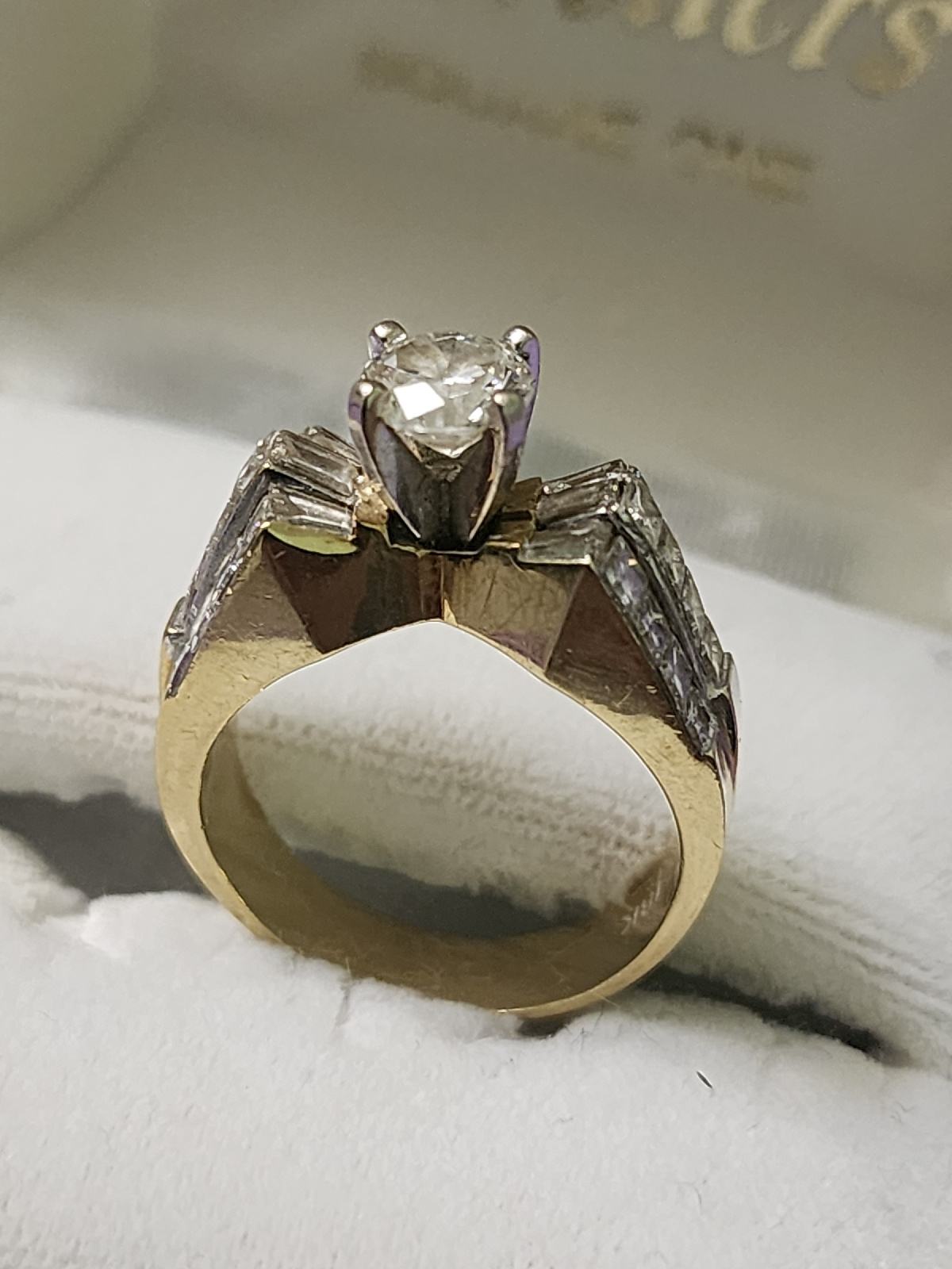 Ženski zlatni prsten, prodaja ili zamjena za automobil iste vrijednost