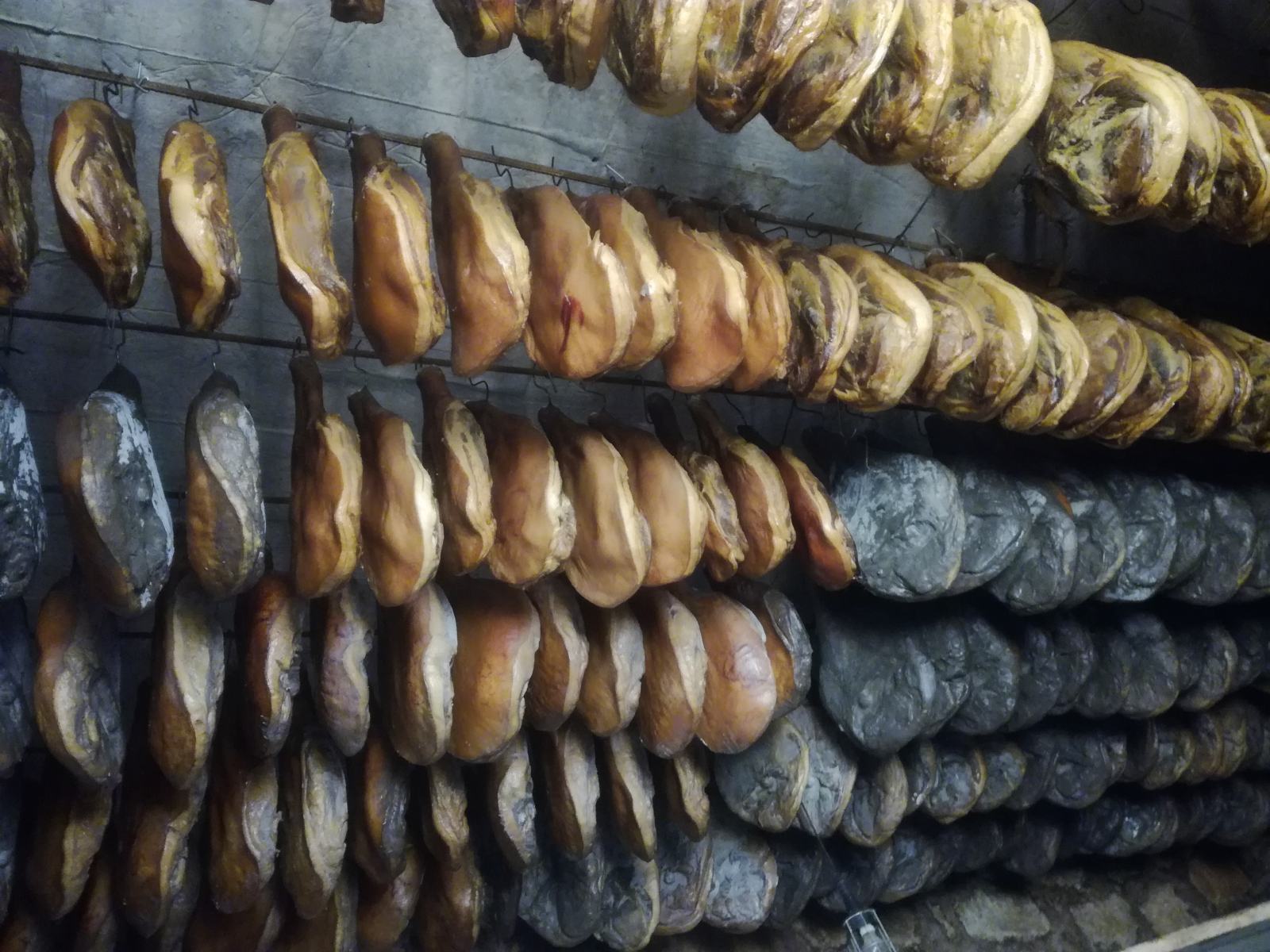 Prsut 8-16kg,u komadu(cijeli) ili fetani