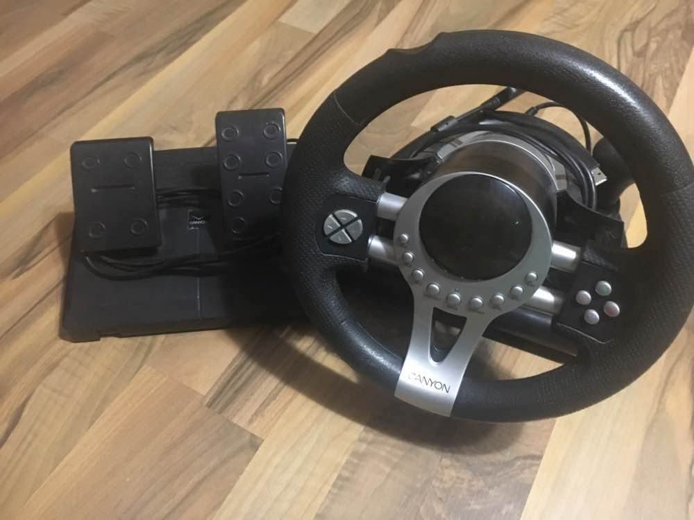 Volan za pc i ps2 sa pedalama