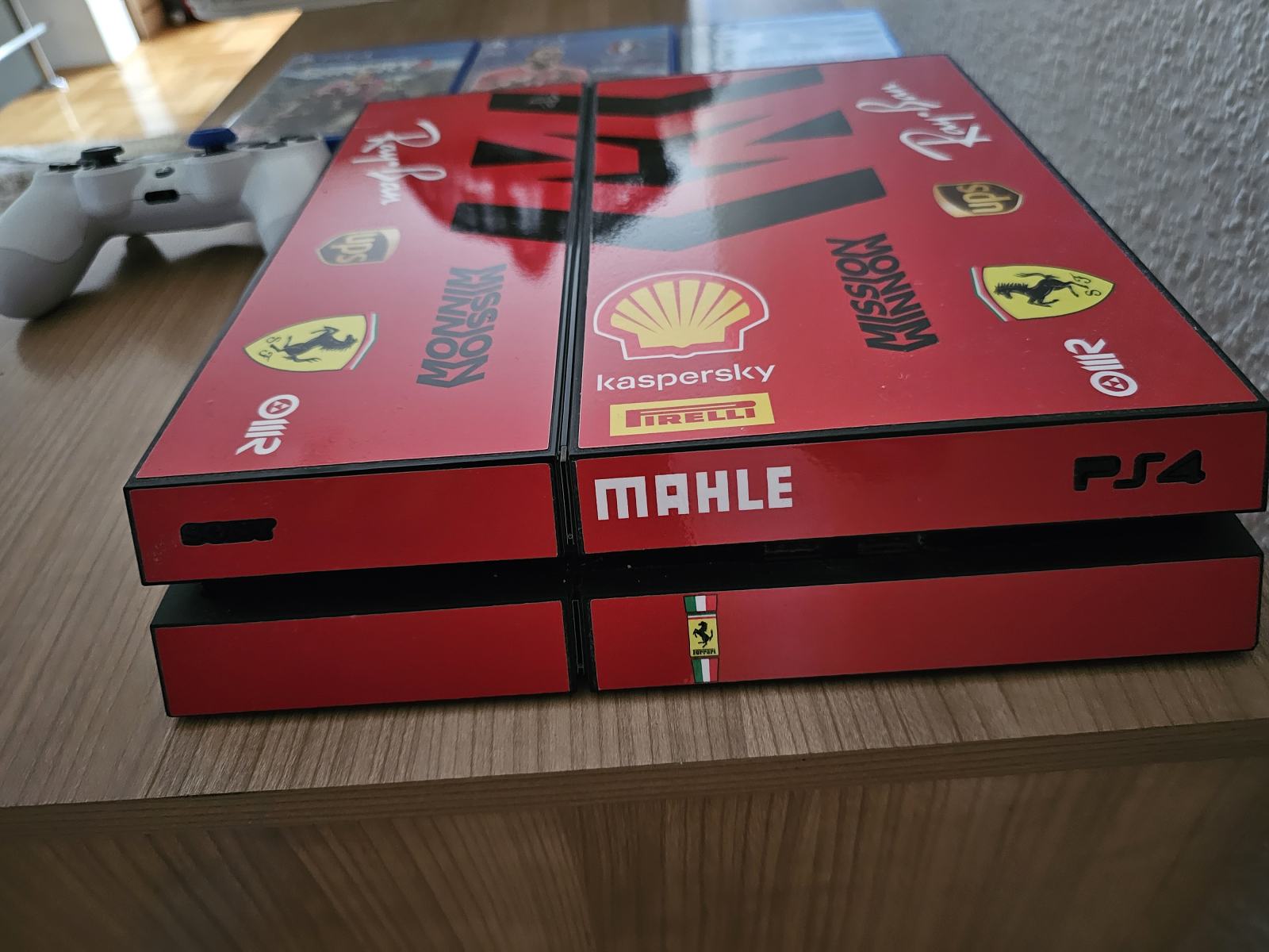 Playstation 4 Scuderia Ferrari F1 Edition + LG TV