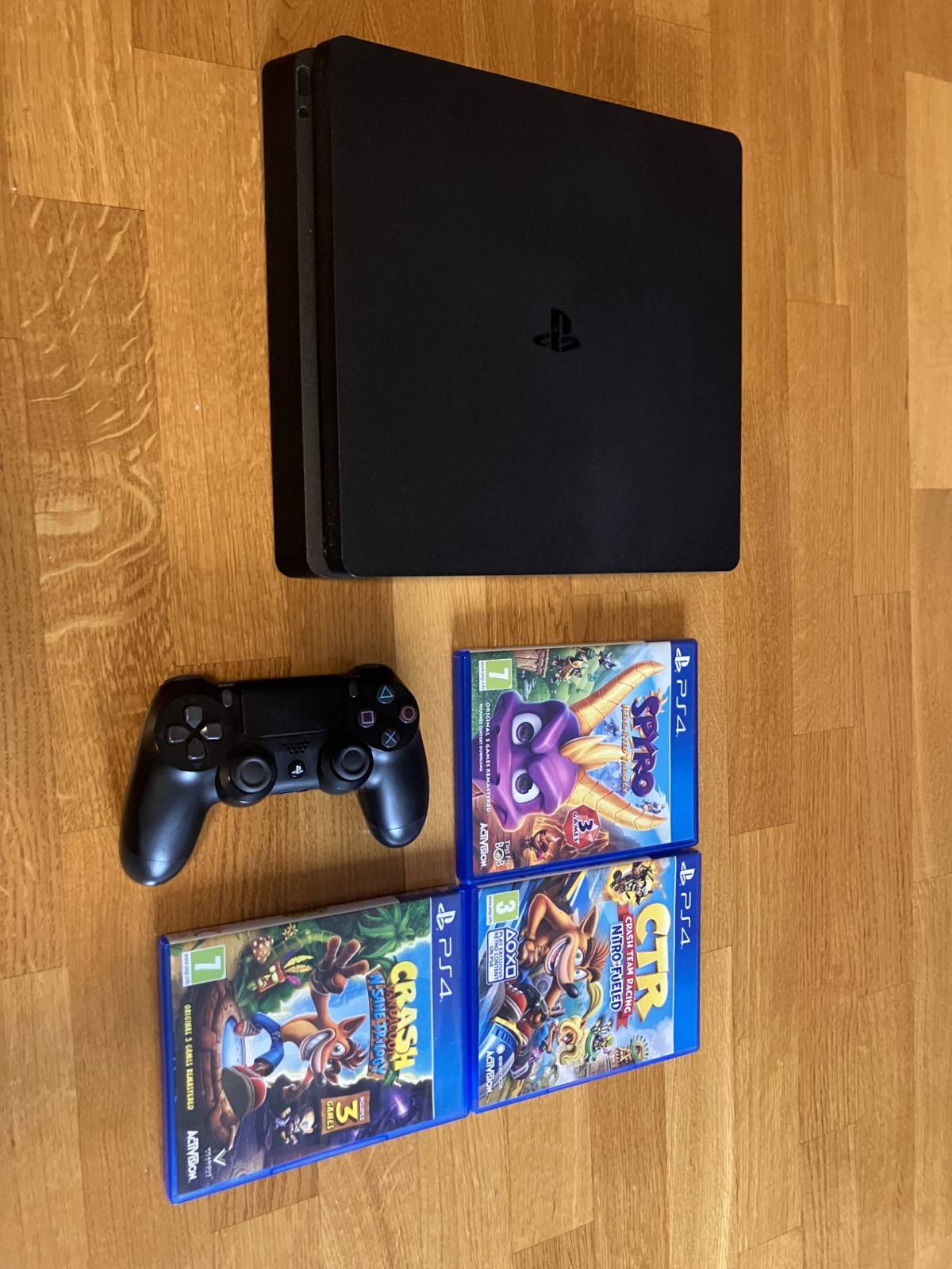 Playstation 4 slim + kontroler + 3 igrice