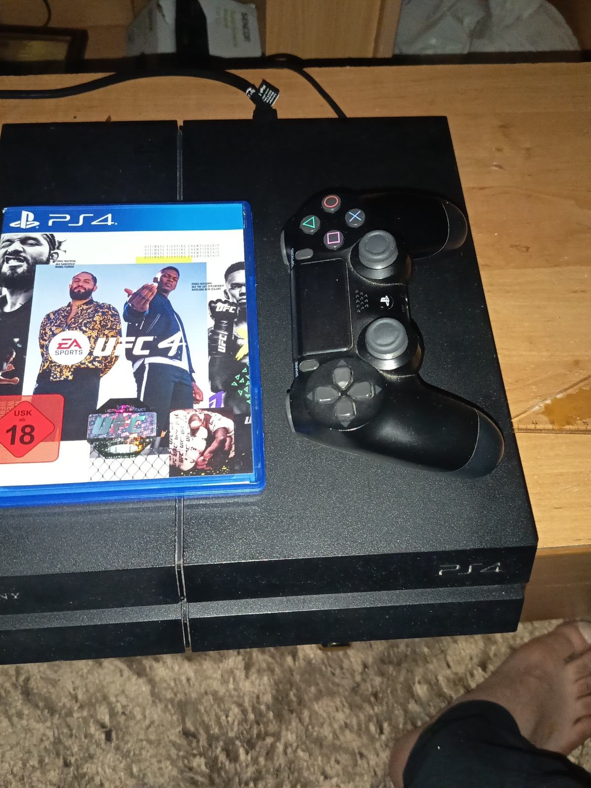 PS4 1terabajt 1joystik +UFC 4