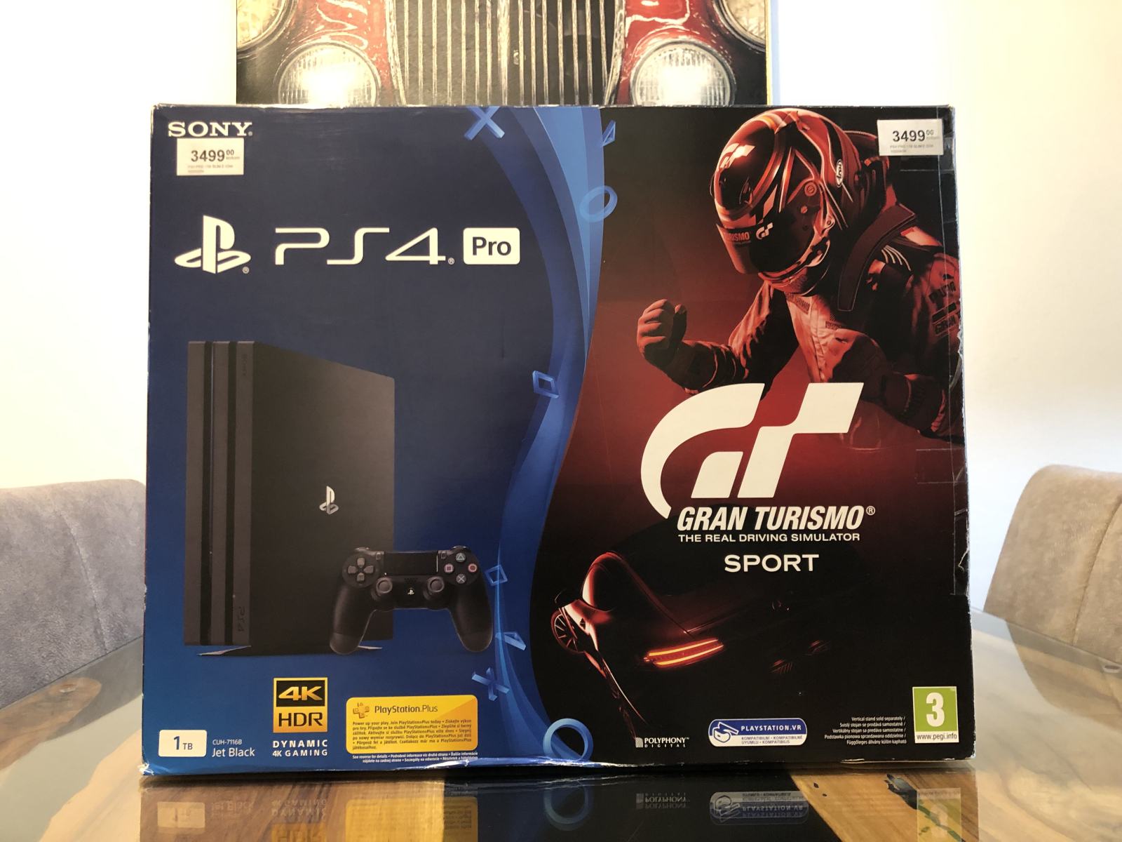 PS4 PRO 1TB, 4K, HDR, sa 2 controllera, OČUVANO!