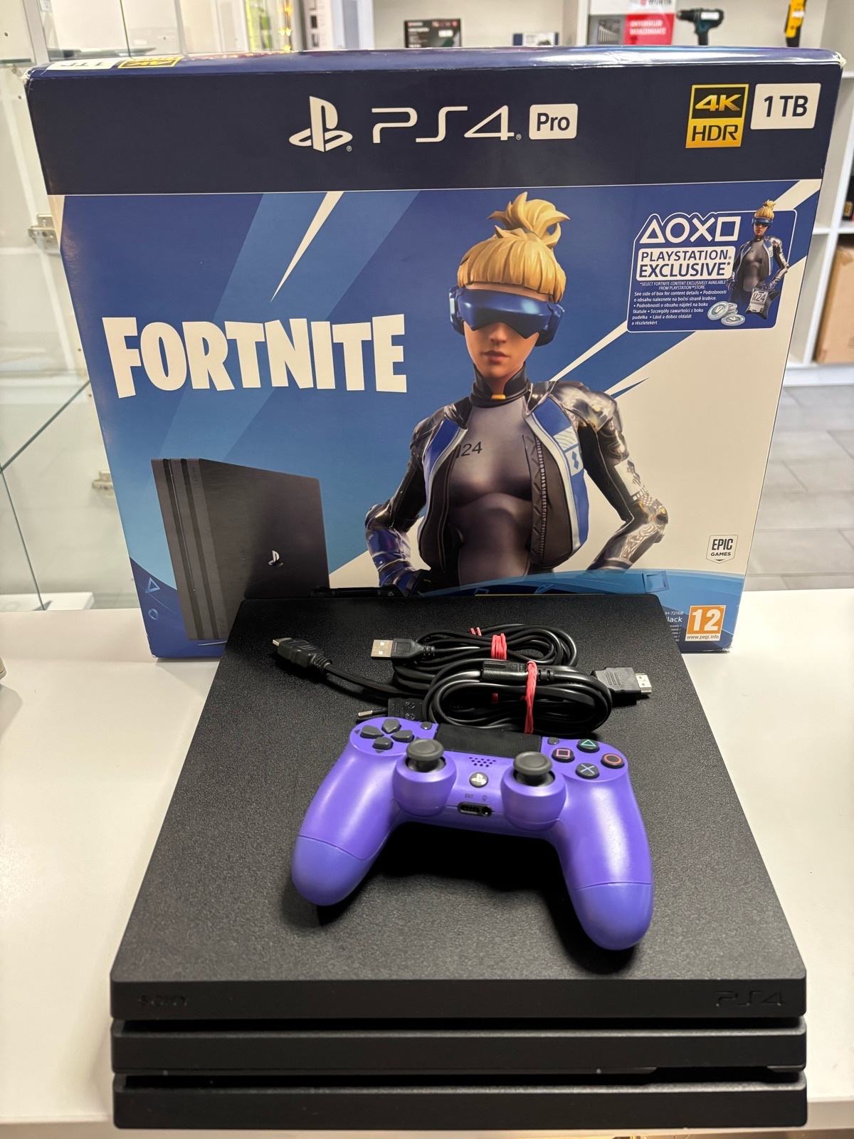 PS4 Pro 1TB, R1 račun