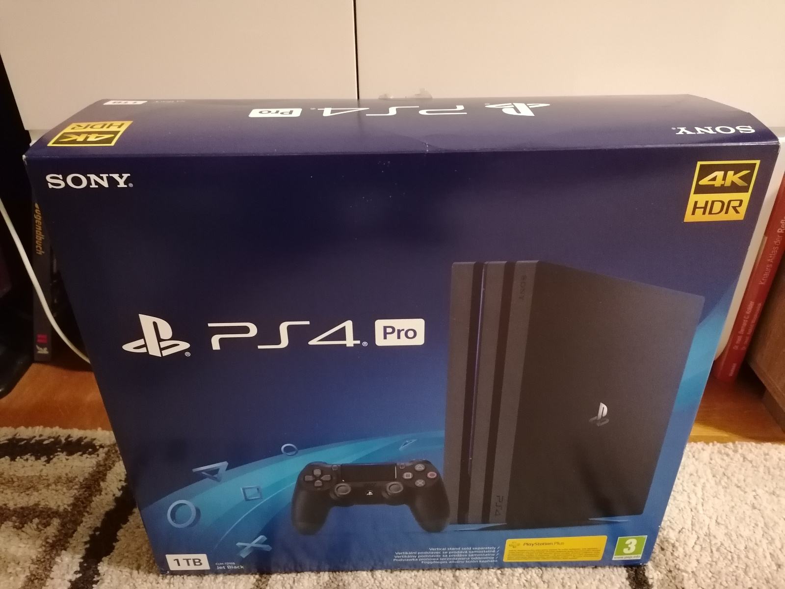 PS4 PRO 4 igre 2 kontrolera