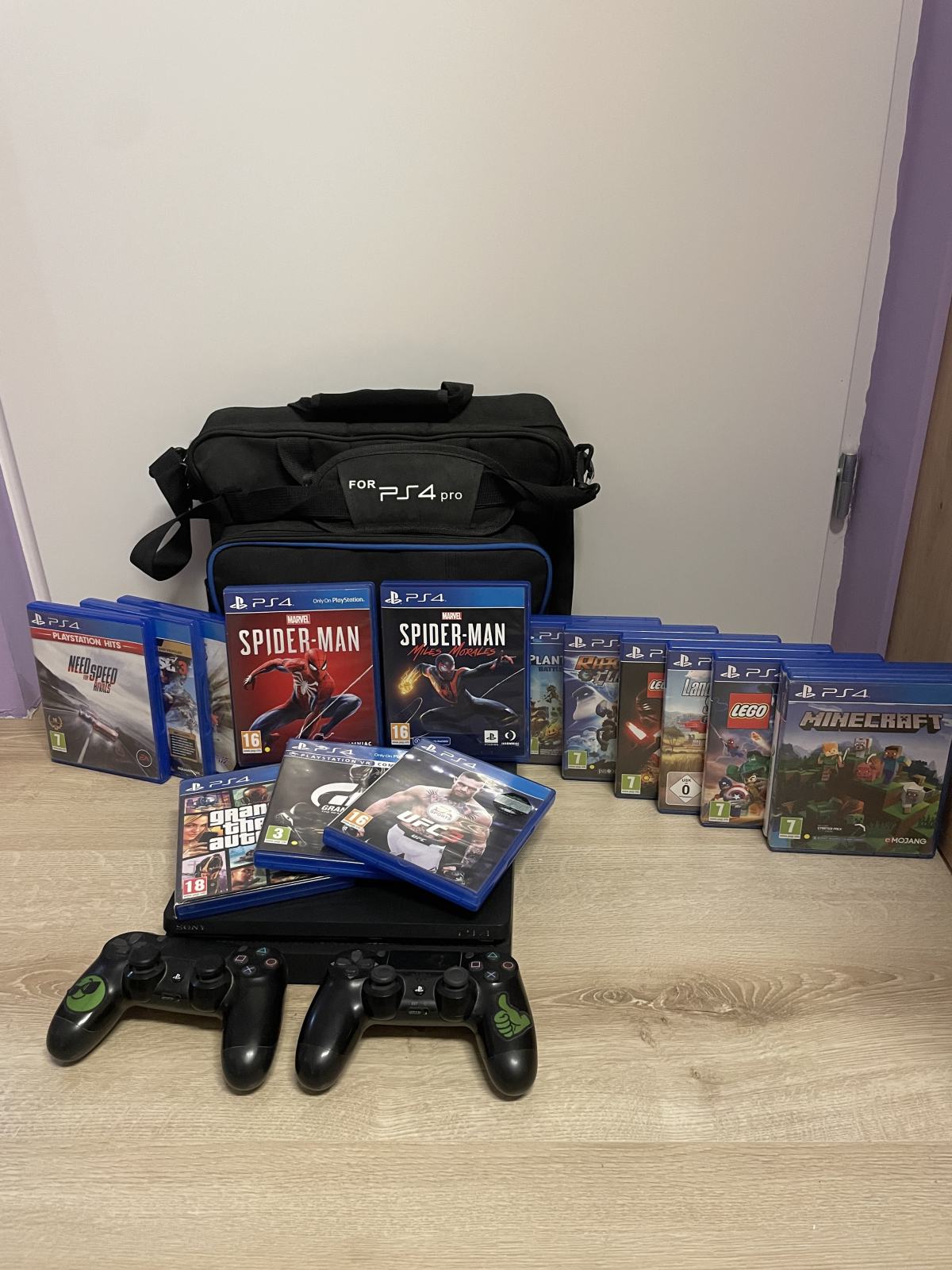 Sony Playstation 4 PS4 slim konzola plus igre