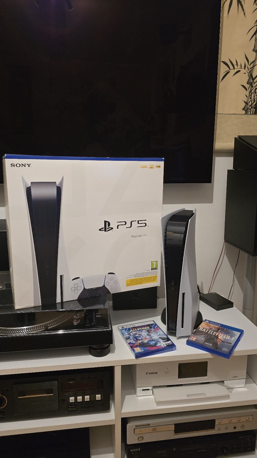 Playstation 5 + 2 igrice