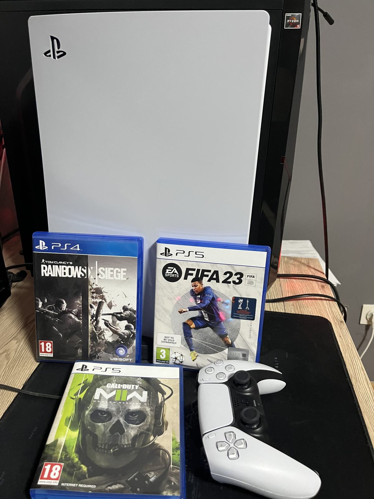 Playstation 5 + 3 igrice i kontroler