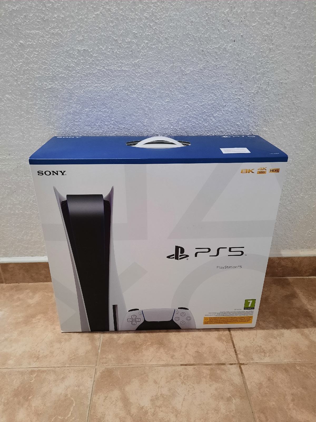 SONY PlayStation 5 blu-ray 825gb. 2 joystick-a/4 igrice. *NEKORISTENO*