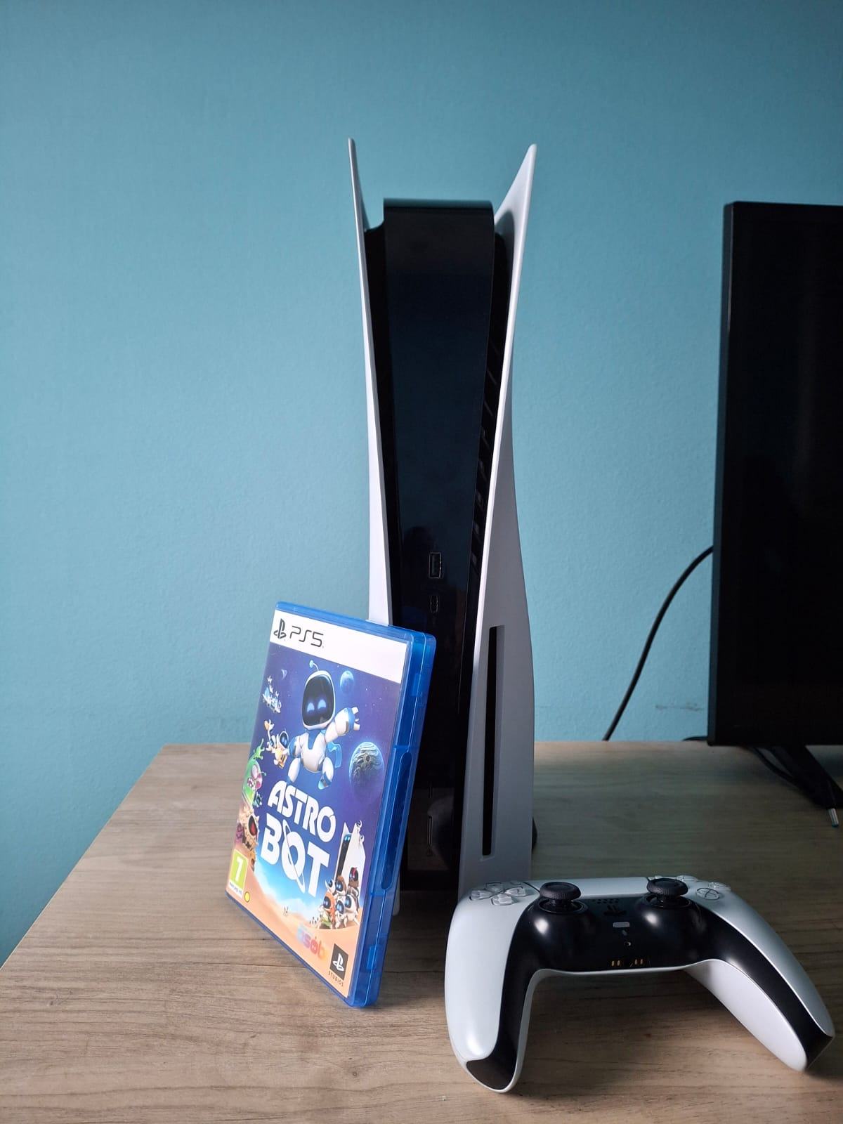 Sony PlayStation 5 Disc Edition + Astro Bot + Garancija 12mj.