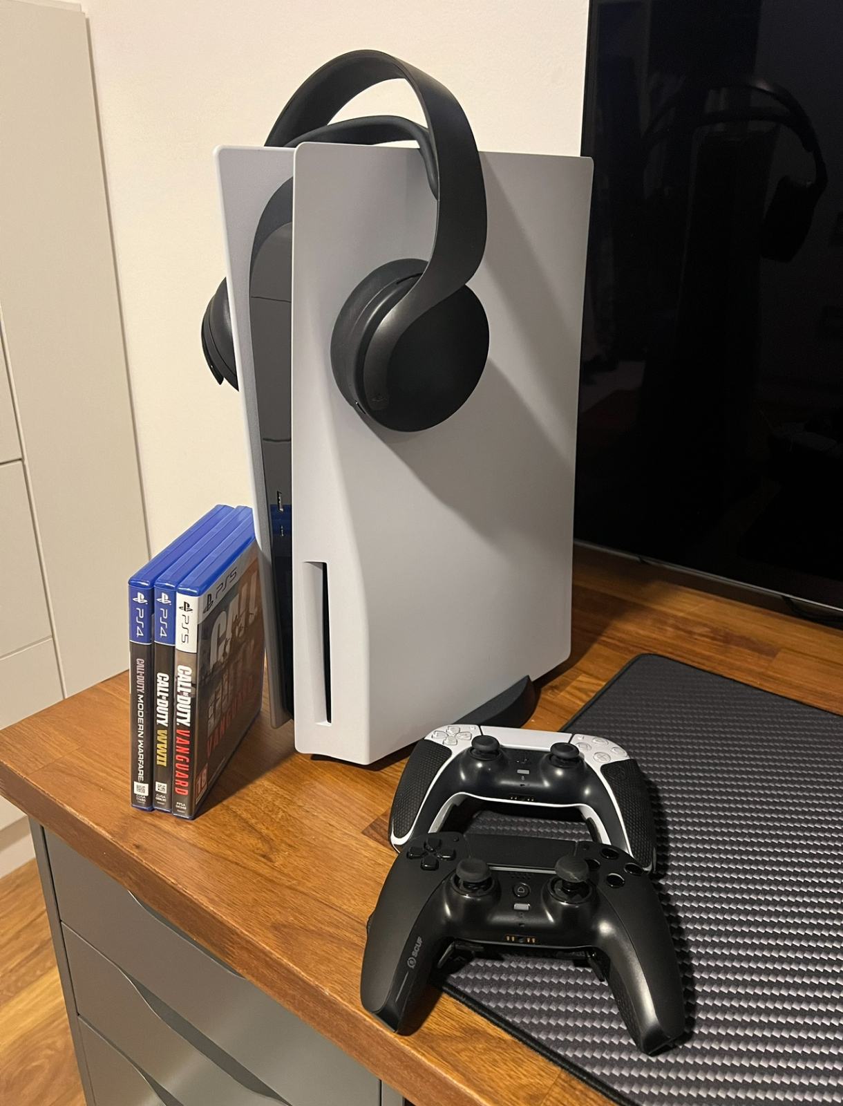 Sony Playstation 5 disc edition + Sony Pulse headset + scuff + gamepad