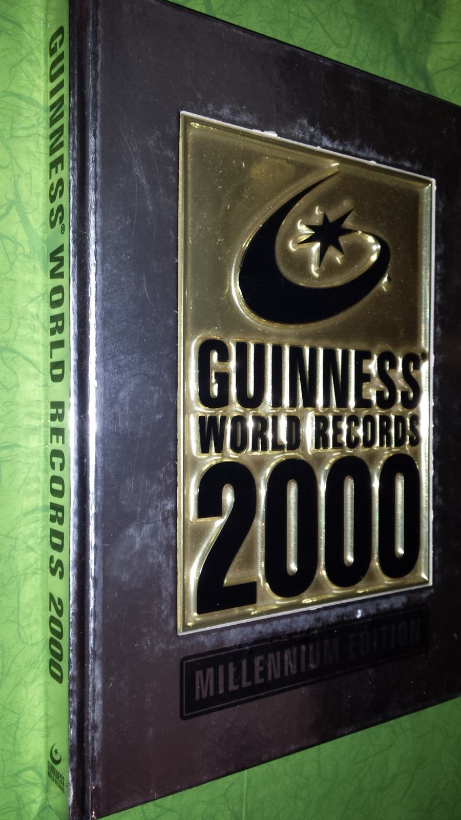 Guinness world records 2000. Millennium edition