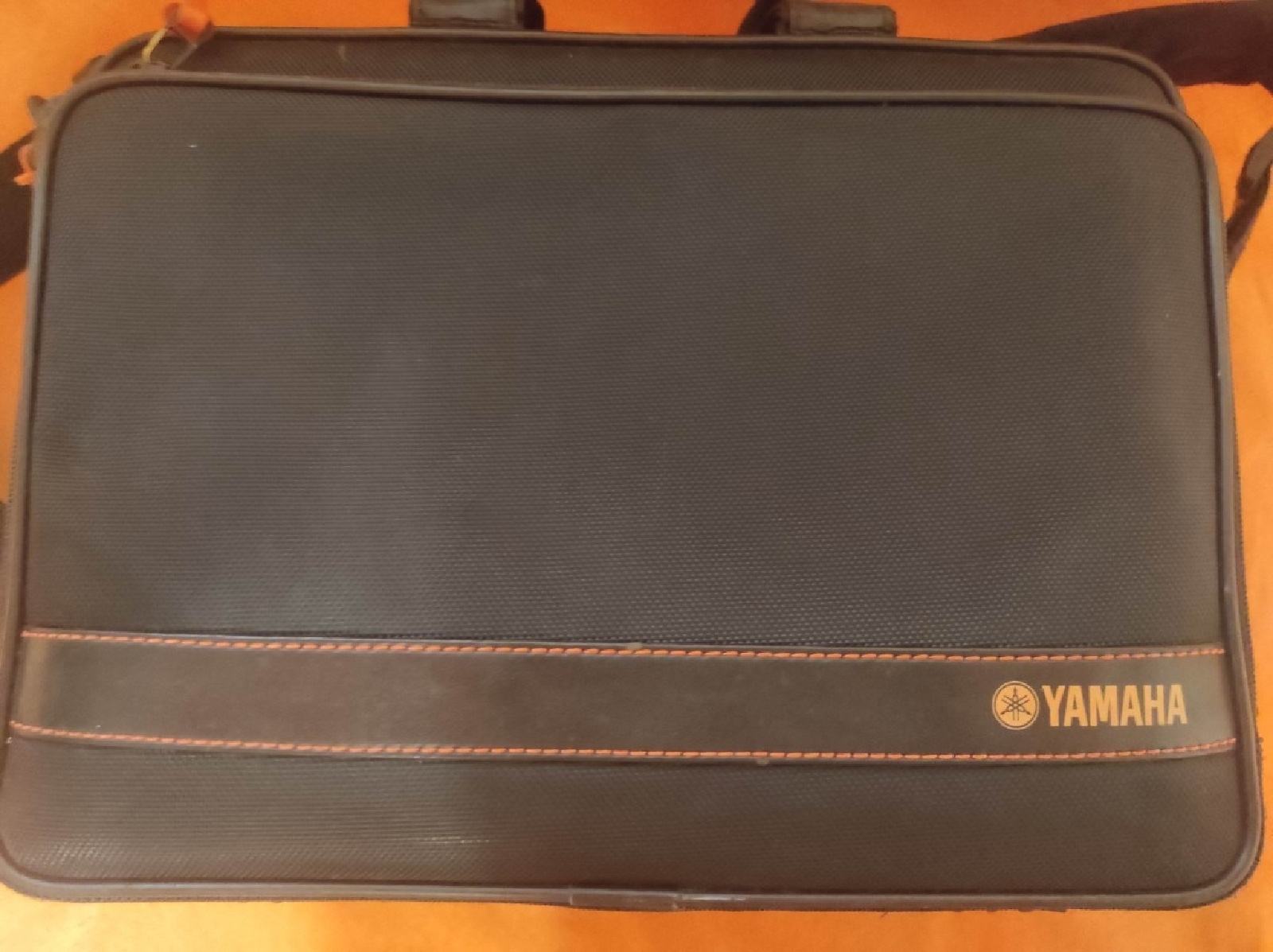 Klarinet, stalak za note, stalak za klarinet.