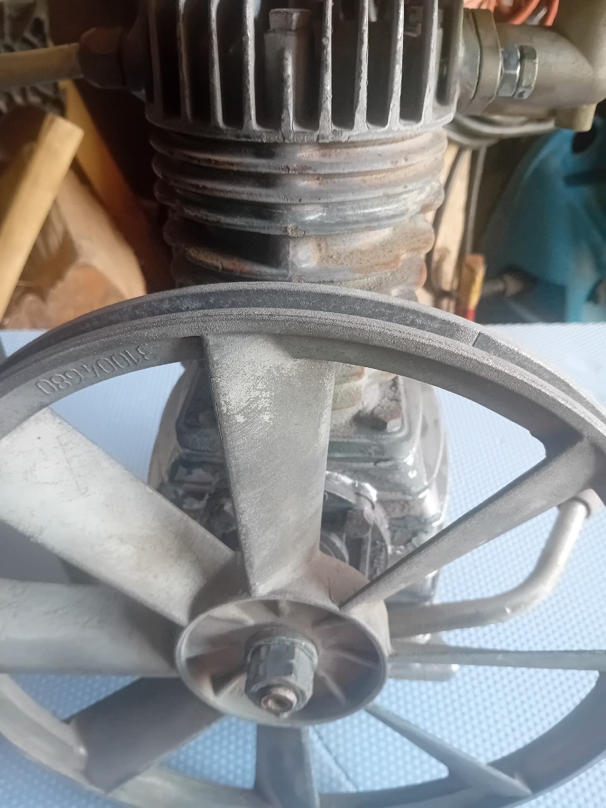 Glava kompresora sa remenicom