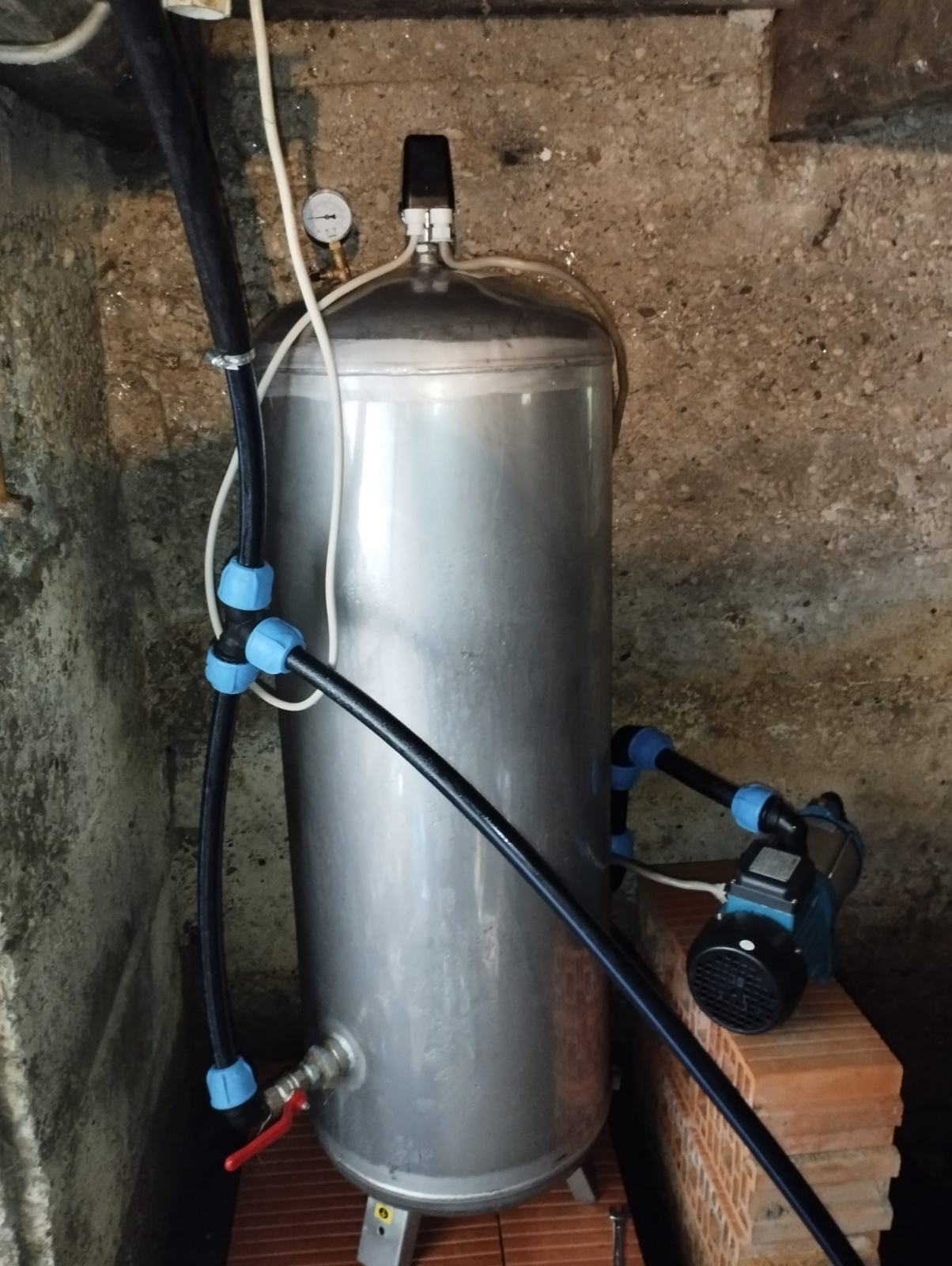 Hidrofor 180L inox i 5 stepena pumpa za vodu
