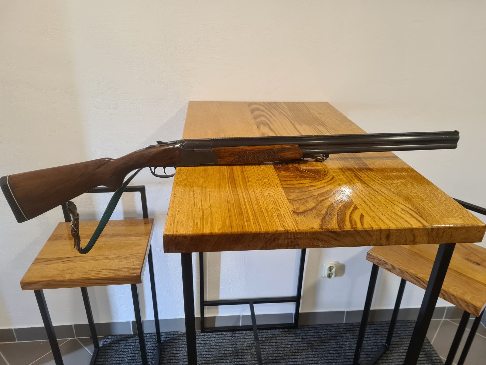 Lovačka sačmarica Crvena zastava 12 bokerica