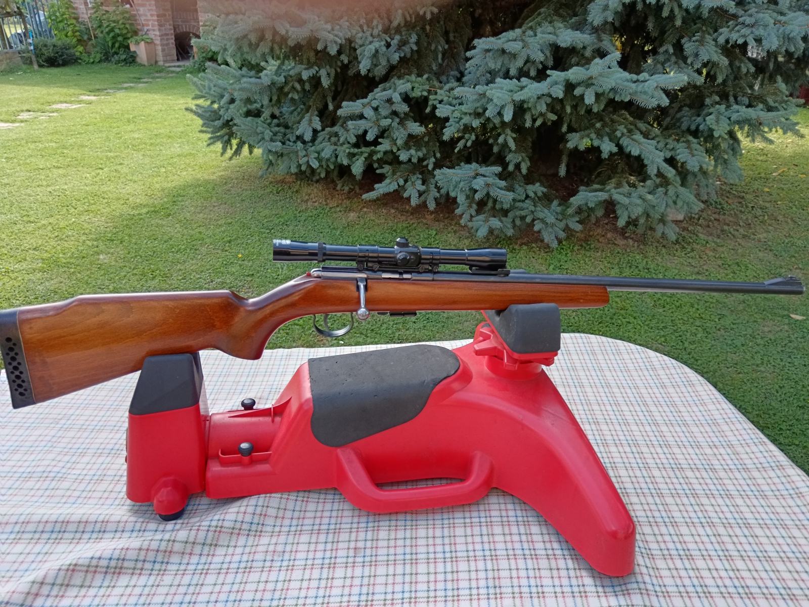 Malokalibarska puška Anschutz M.1400 Kalibar .22lr