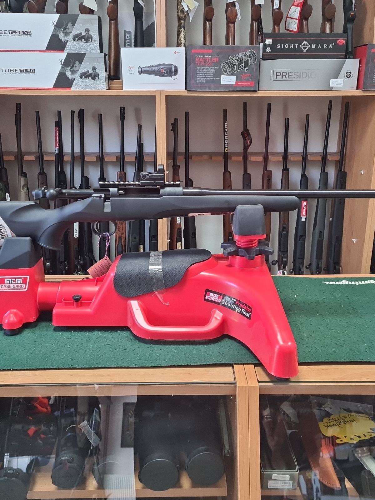 Mauser 18 .223 + Hawke Reflex Sight NOVO GARANCIJA