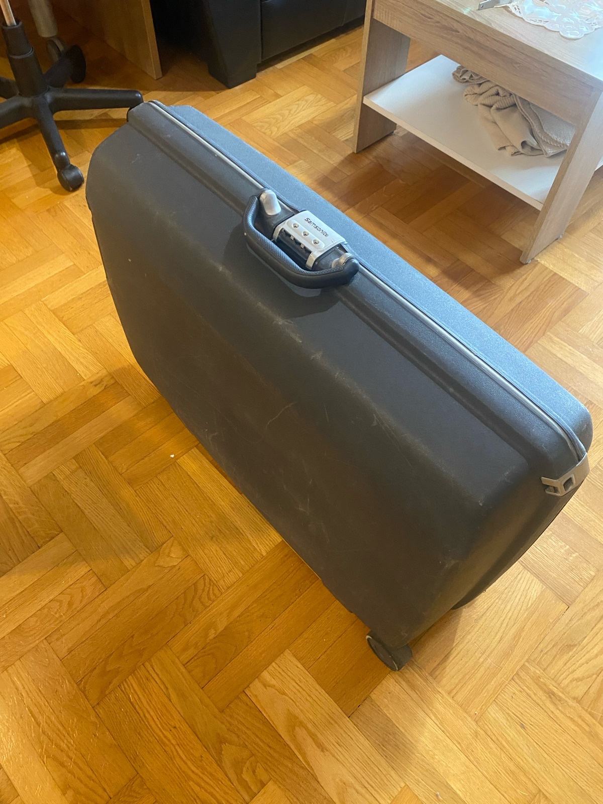 Kofer Samsonite, 25 eura