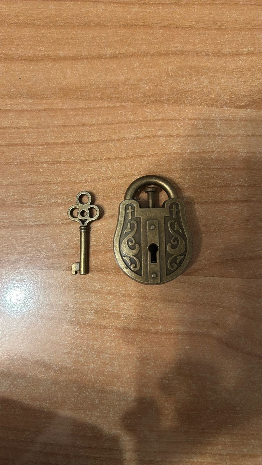 Metalna puzzla Trick Lock Hanayama