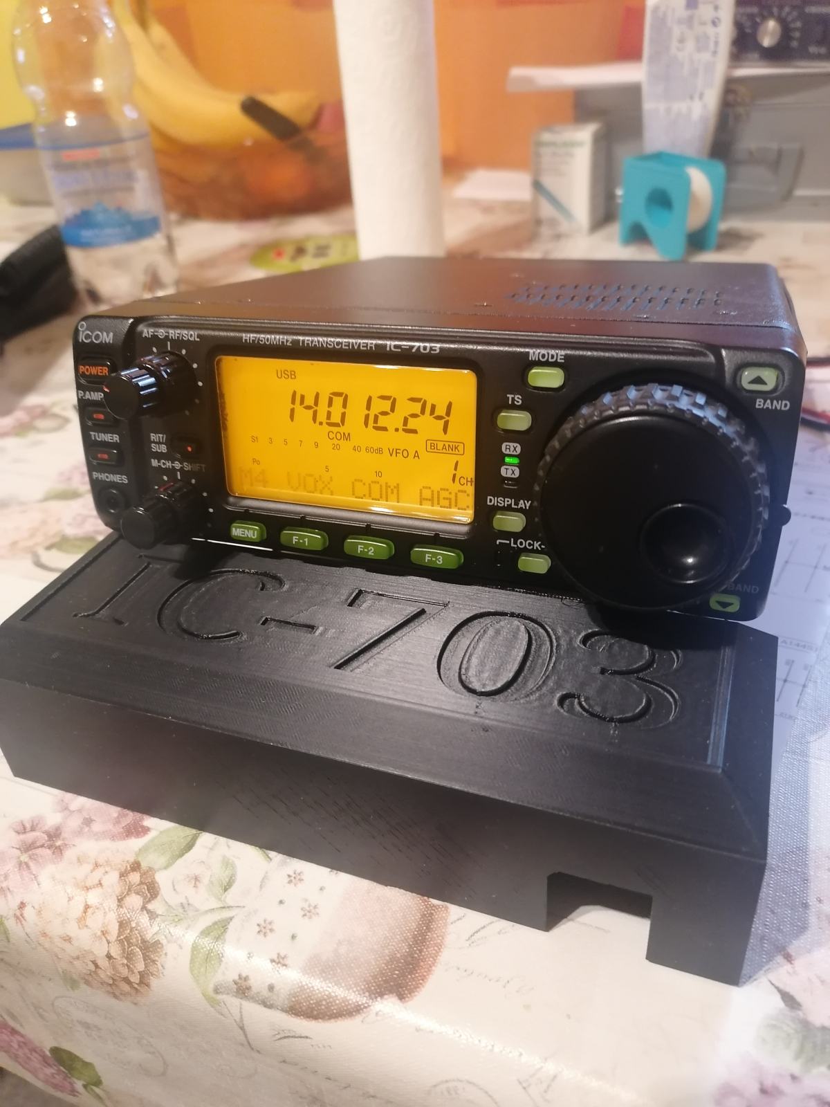 ICOM 703 HF transceiver sa AT..
