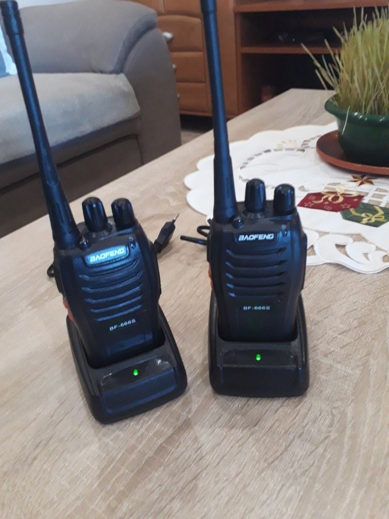 PRODAJEM 2x toki-voki 10km..