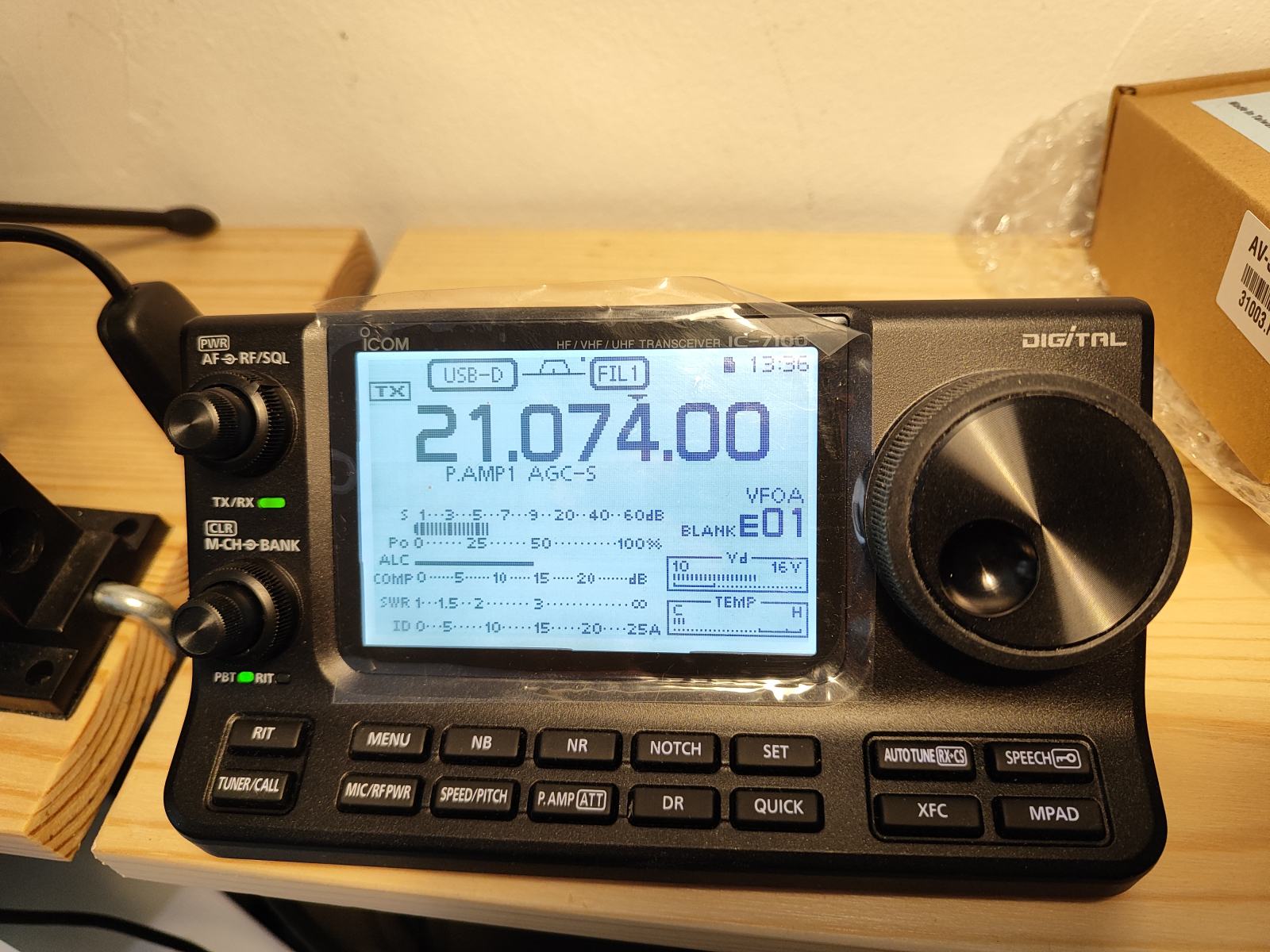 Prodajem ICOM IC-7100 HF/VHF/UHF u garanciji, 20% ispod nabavne cijene