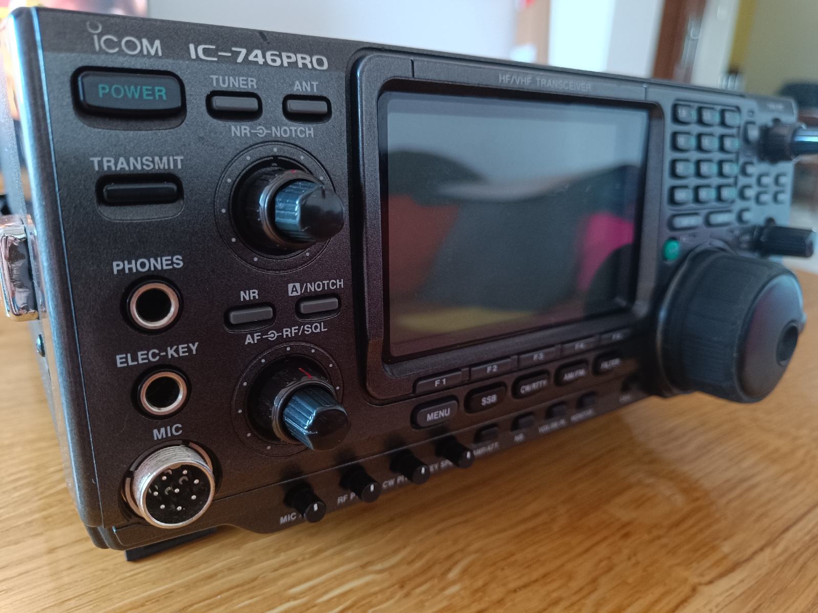 Prodajem Icom IC-746 pro