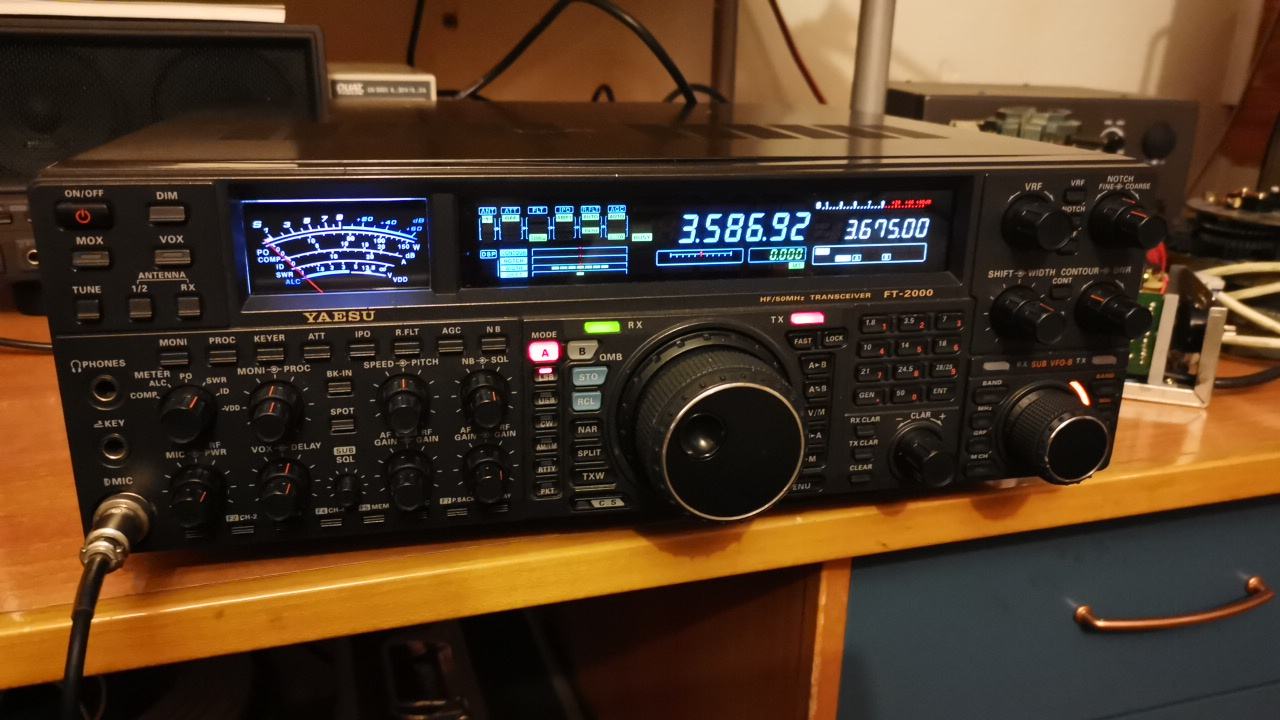 Yaesu FT 2000