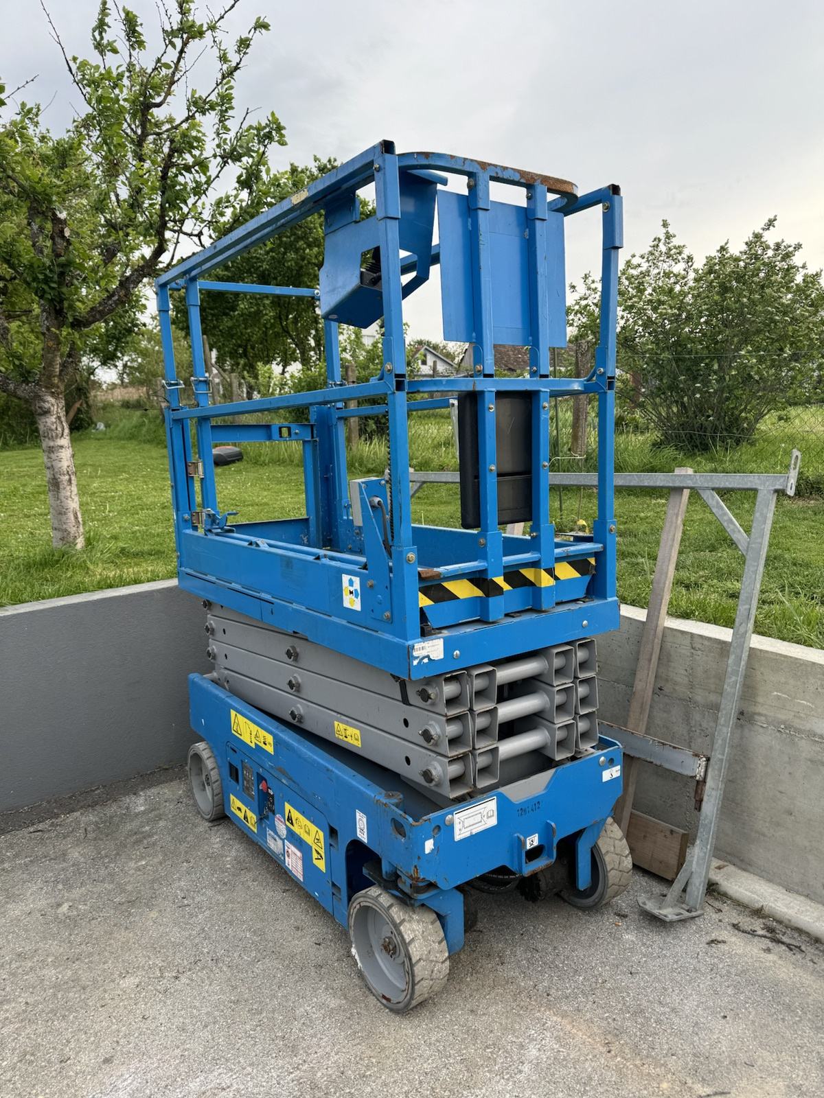 PODIZNA PLATFORMA GENIE GS 1932 / MOGUĆNOST NAJMA