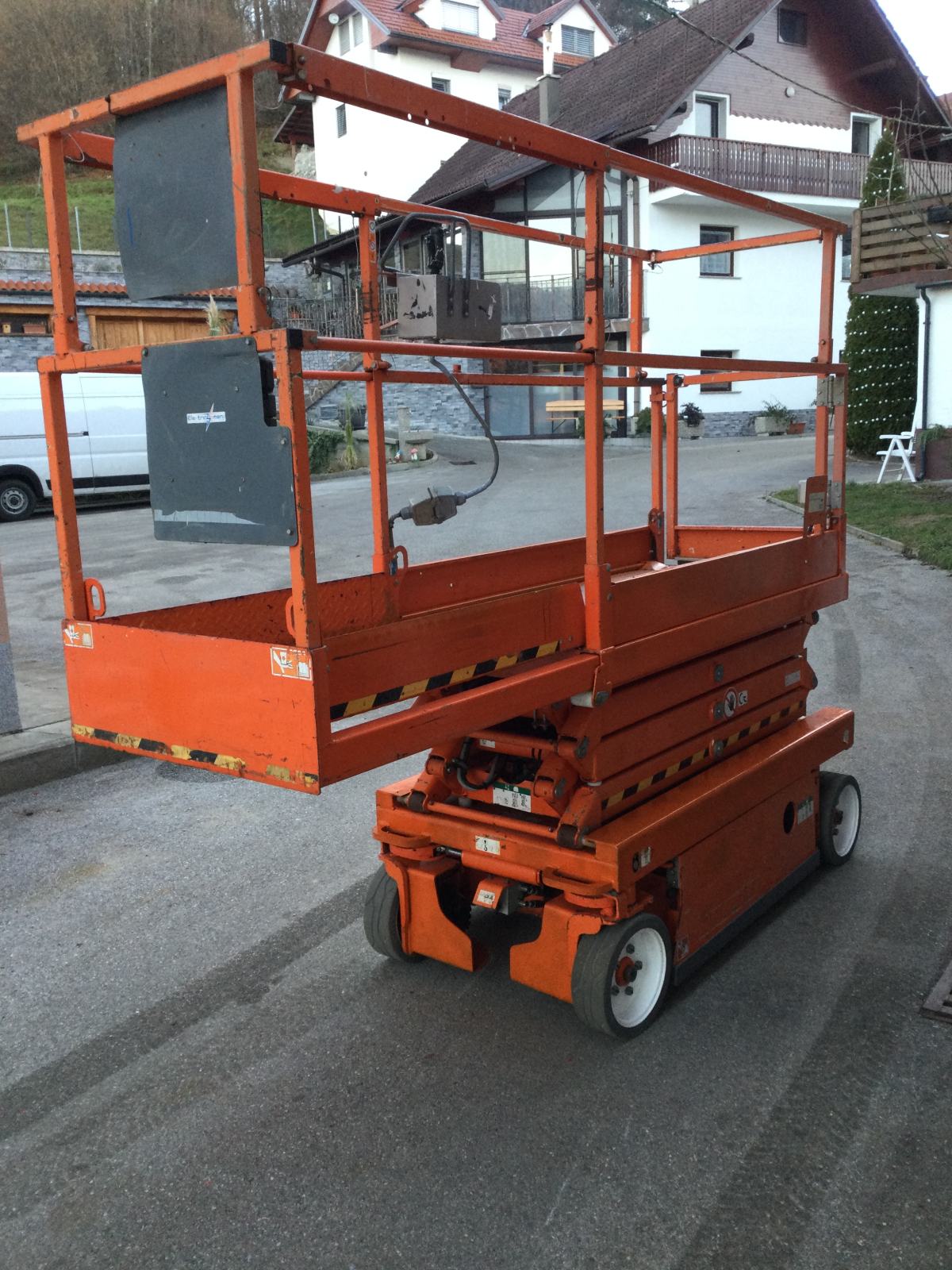 PODIZNA RADNA PLATFORMA SkyJack SJIII3219 Godina:2015 Sati:222