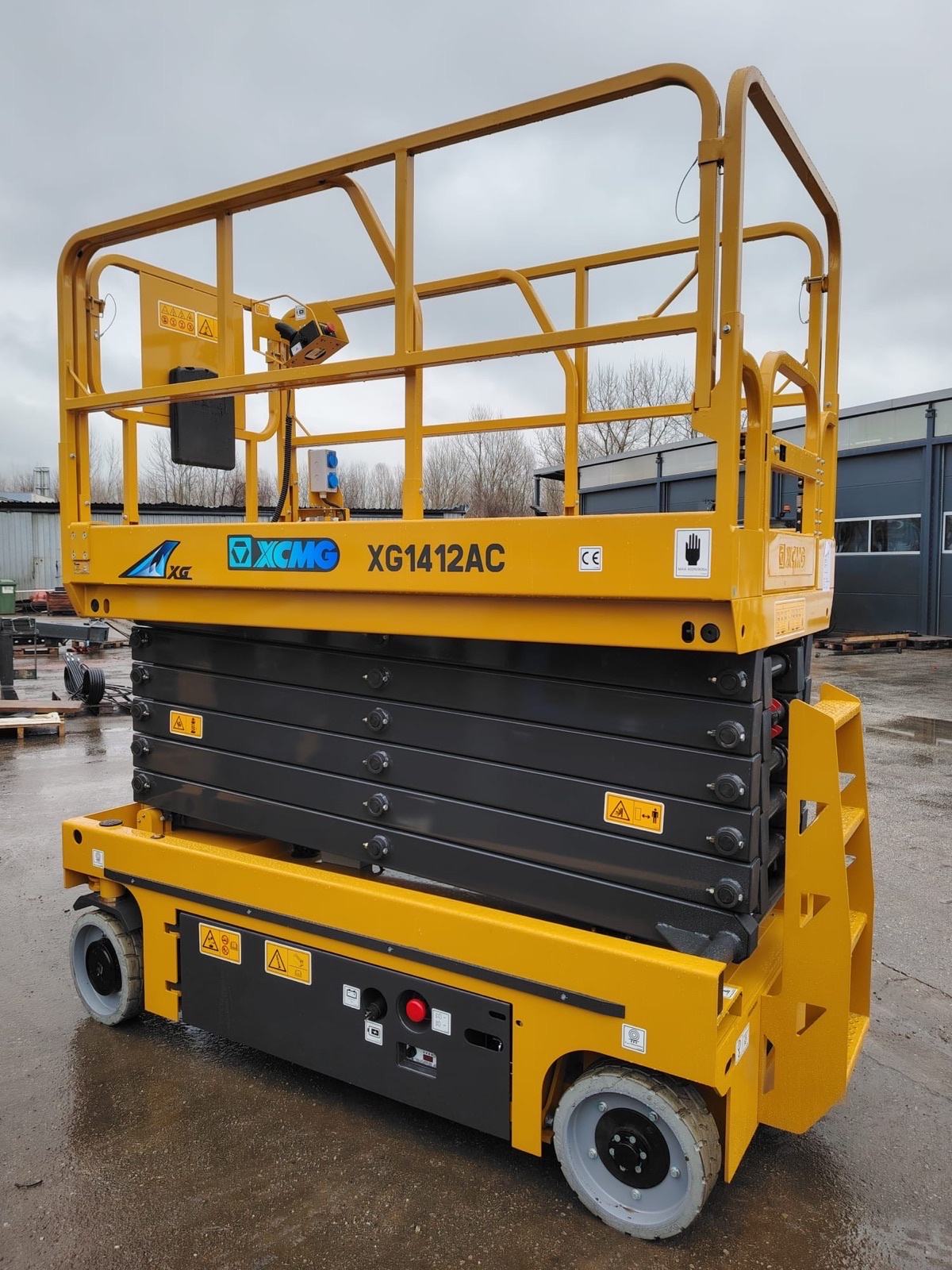 AKCIJA - SAMOHODNA PODIZNA PLATFORMA XCMG 14 m - NAJAM, PRODAJA