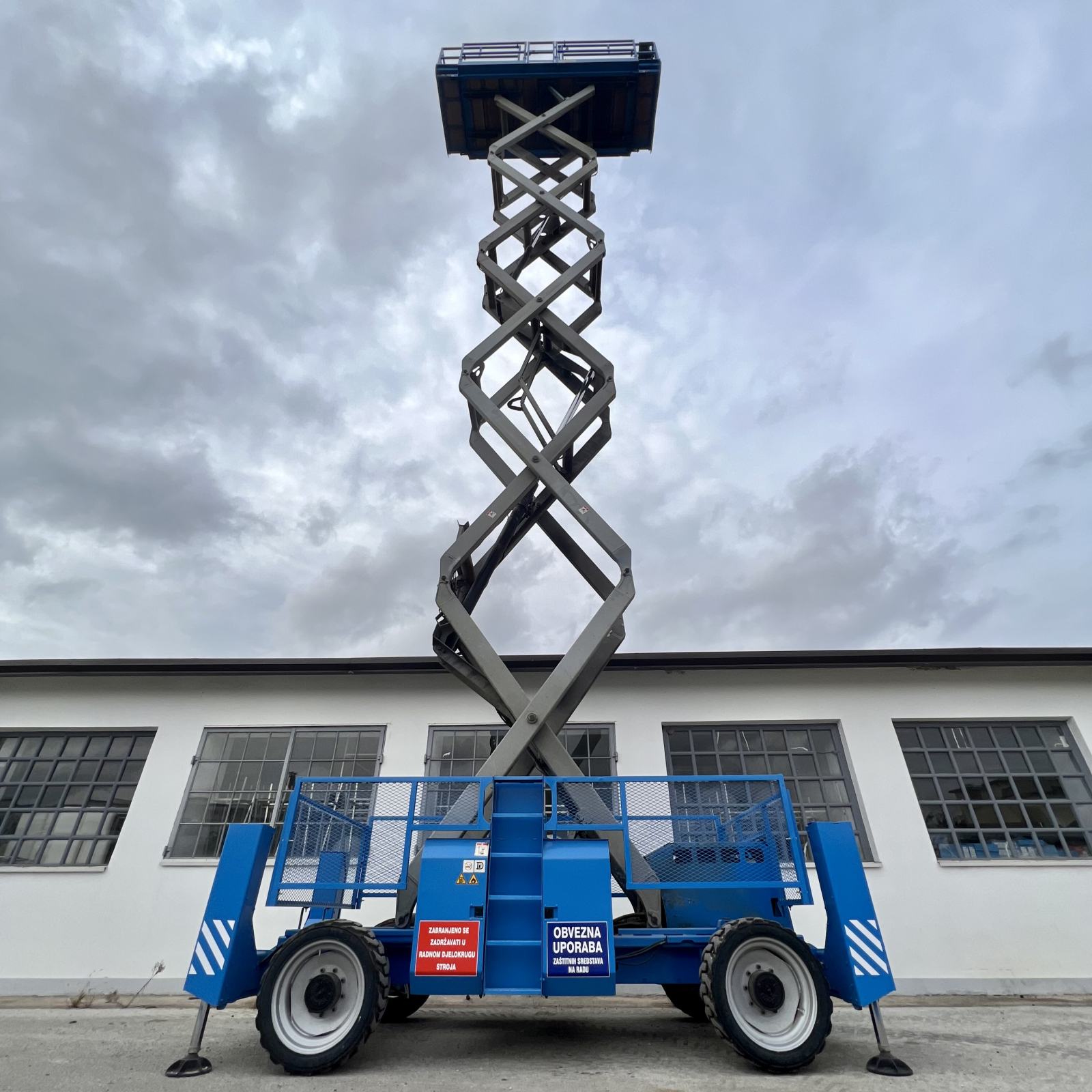 Genie GS-5390 - Škarasta Platforma | Najam / Prodaja