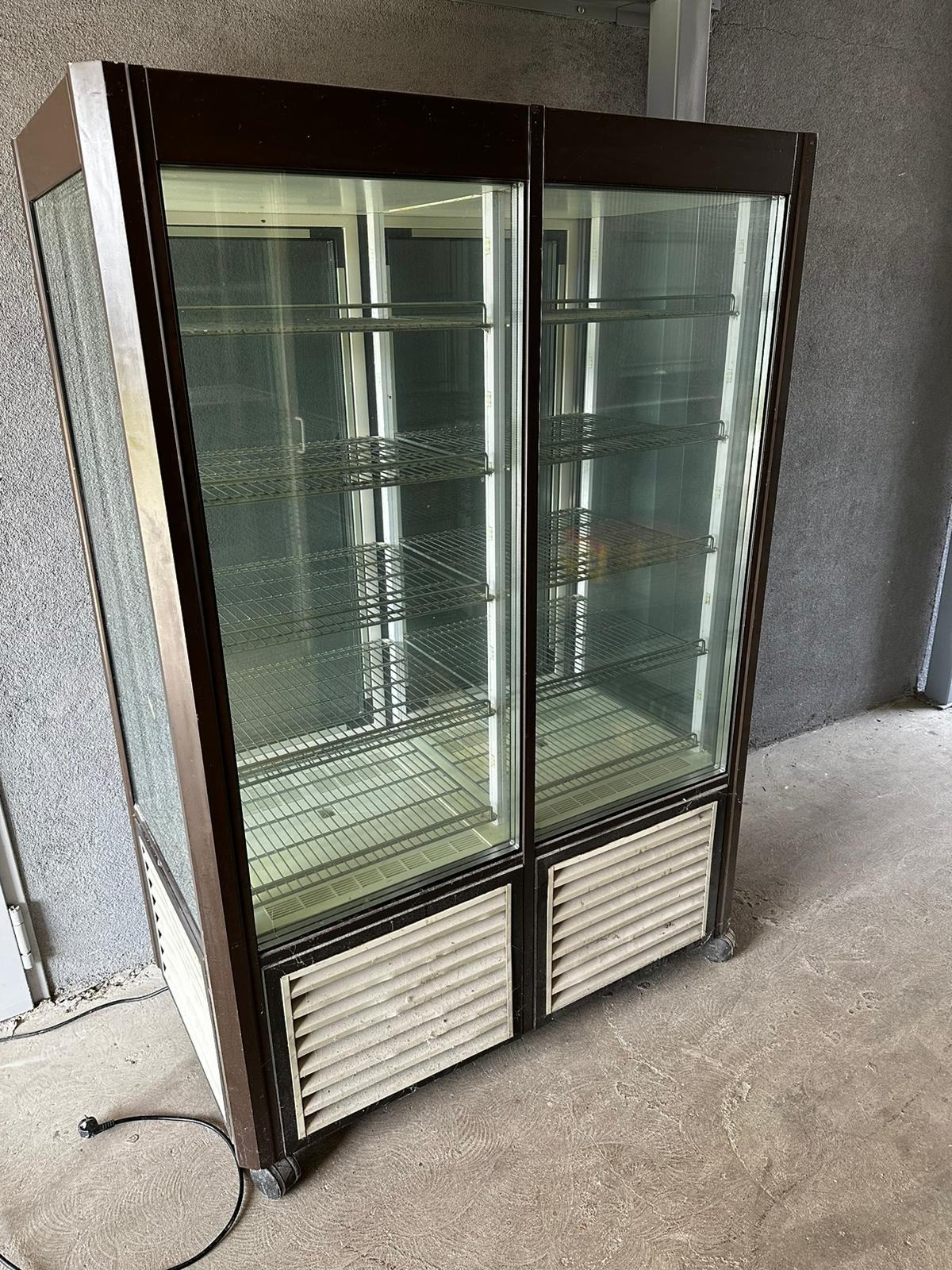 Dupla rashladna vitrina za kolače