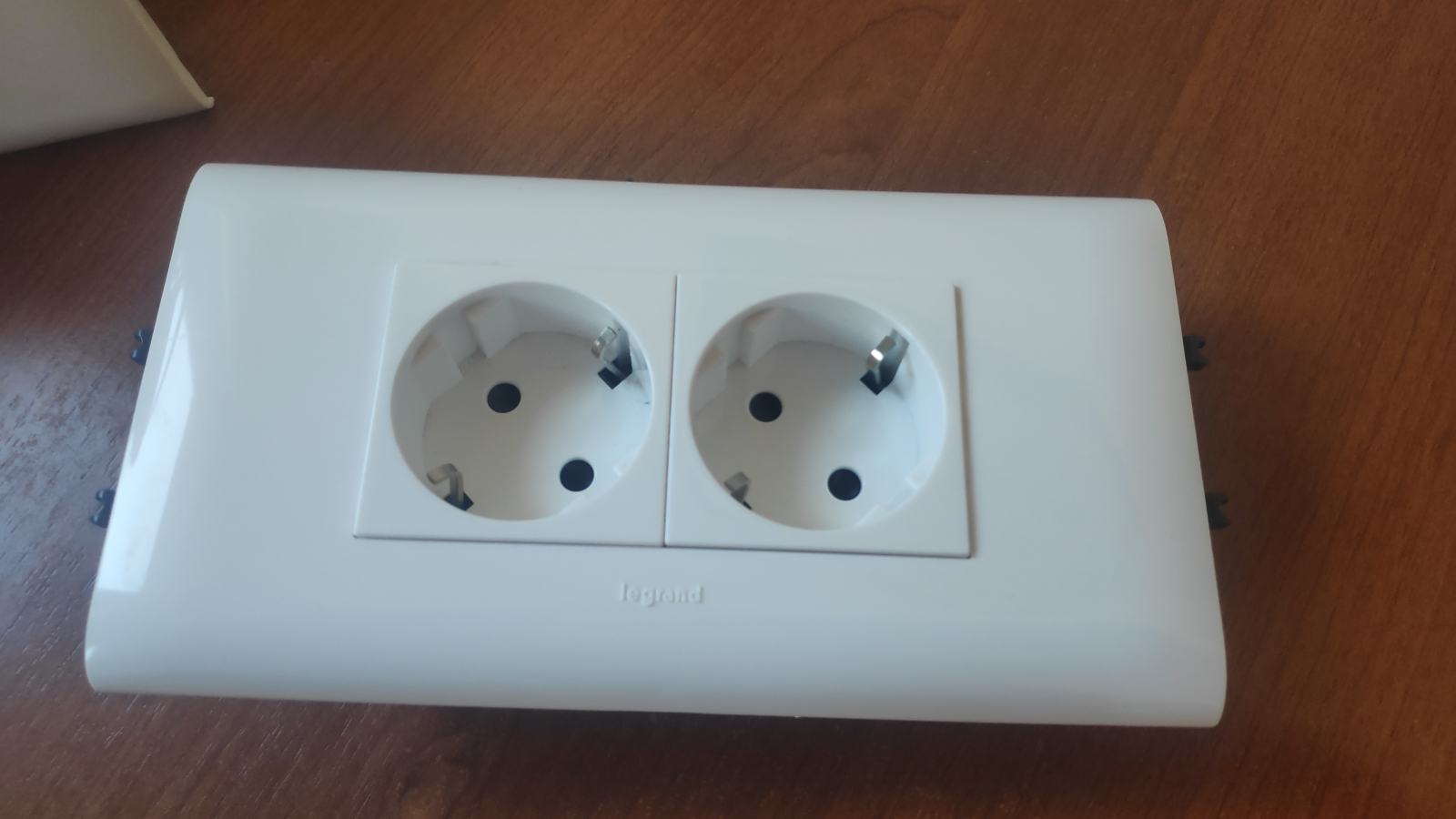 Duple utičnice za parapetne kanale - komplet