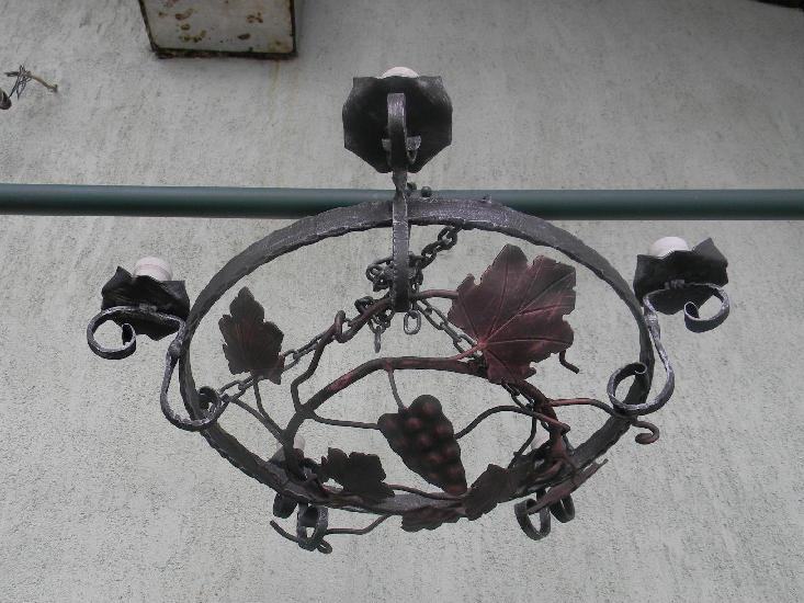 Unikatni kovani luster