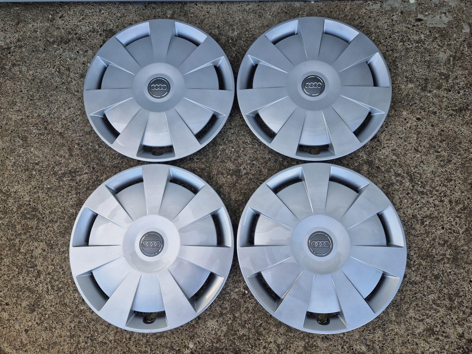 Audi ratkape 16 original 4kom/40€
