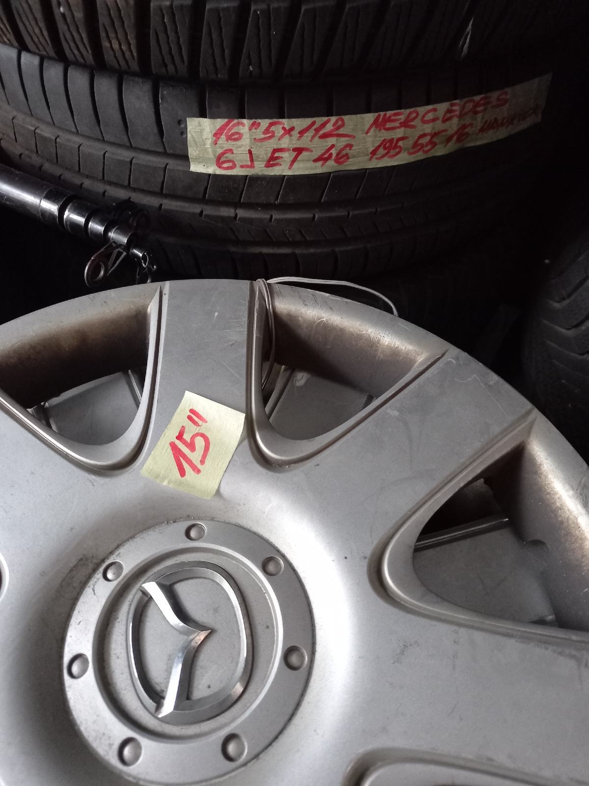 Mazda originalne ratkape 15 4 kom , gume - felge