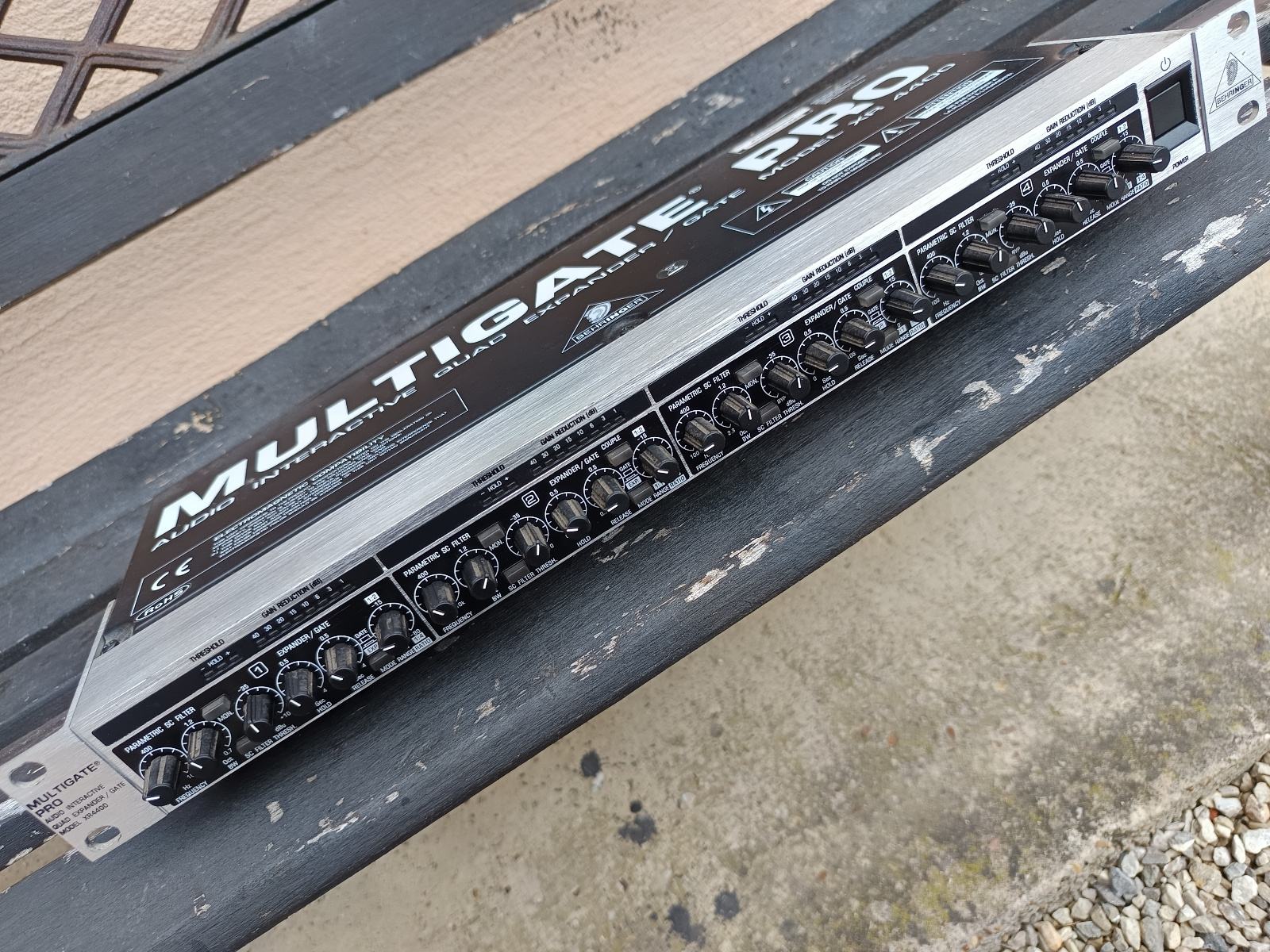 BEHRINGER MULTIGATE PRO 4400