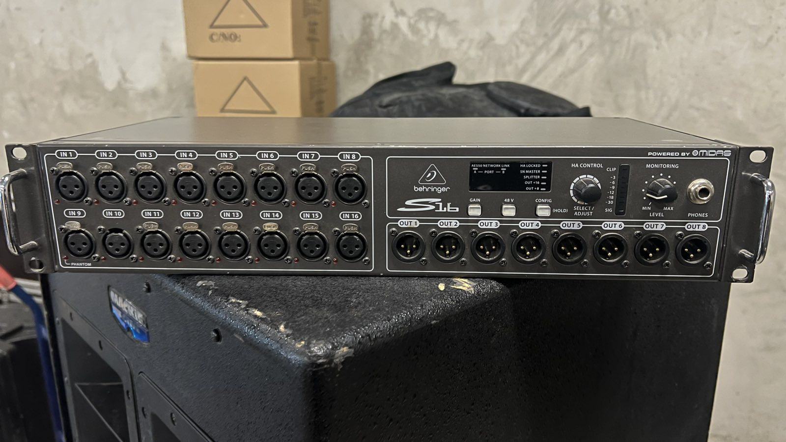 Behringer S16 digital stagebox