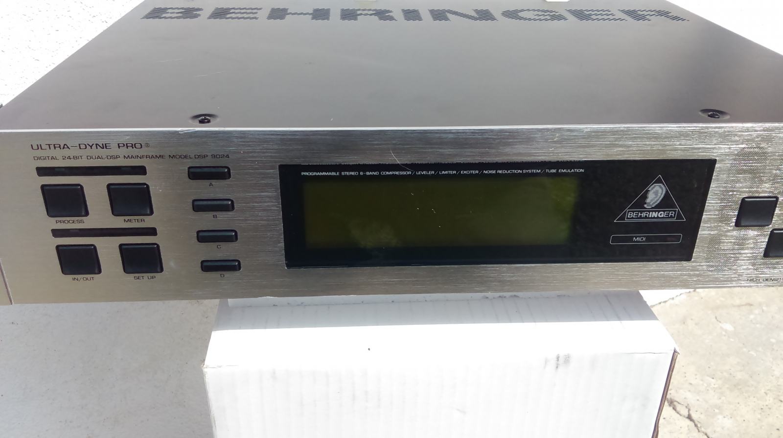 Behringer Ultra - Dyne PRO DSP 9024