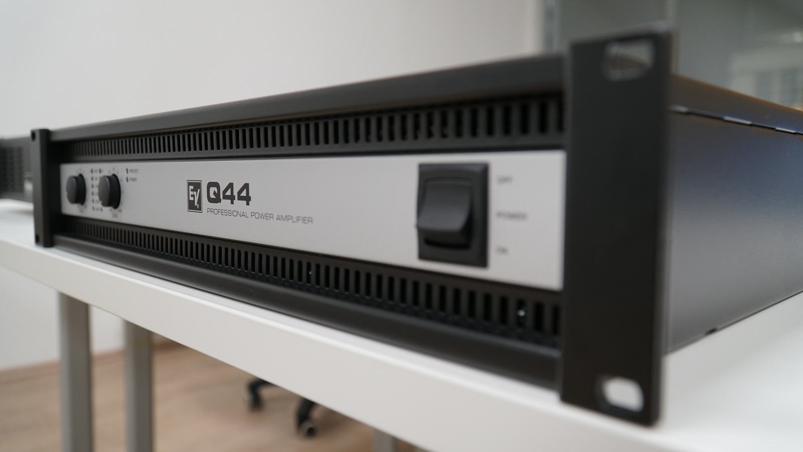 Pojačalo Electro Voice Q44 - sniženo hitno!!!