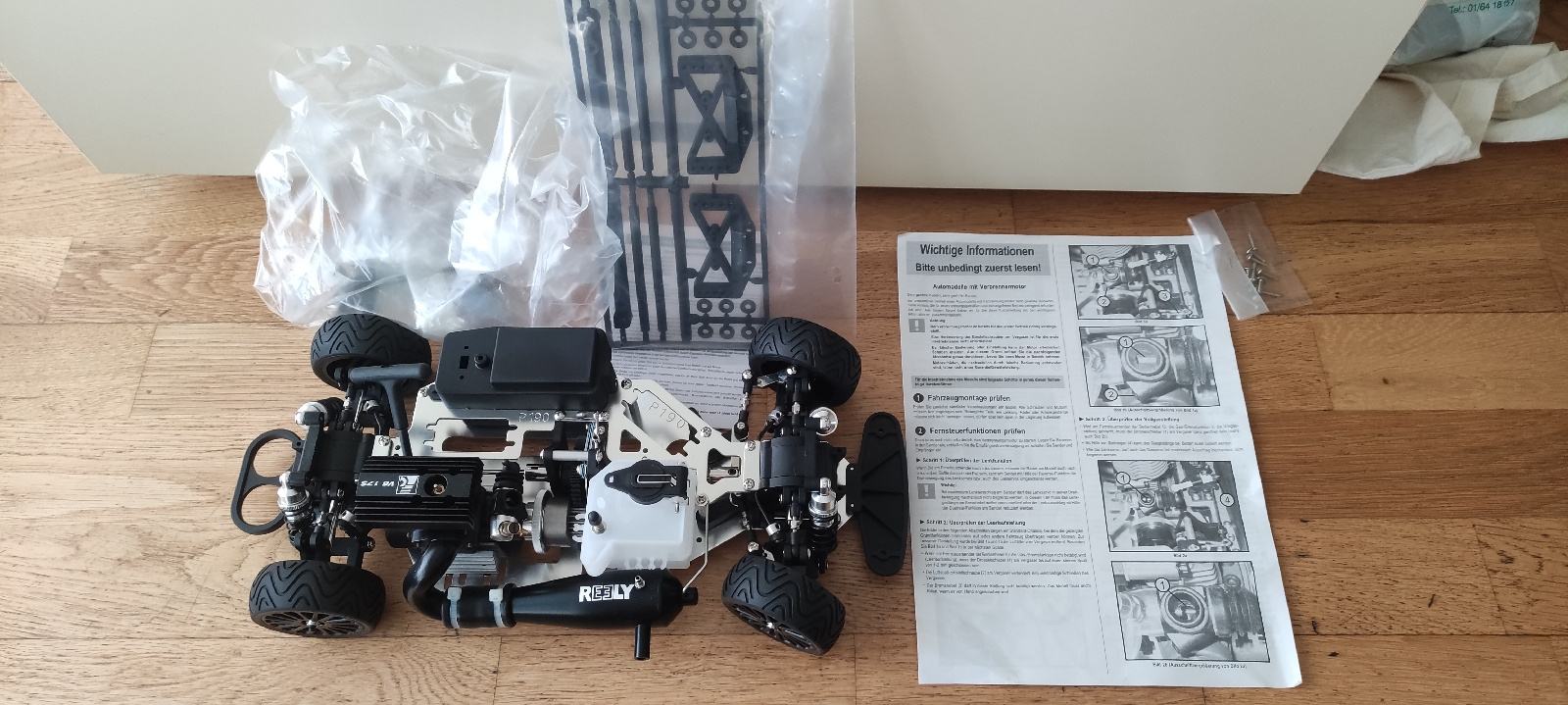 RC auto 1:10 4WD šasija benzin