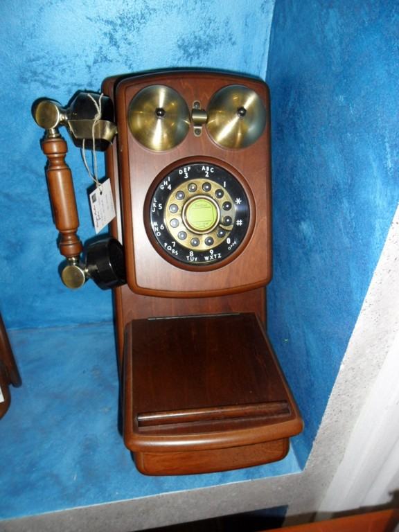 ANTIKNI ZIDNI TELEFON