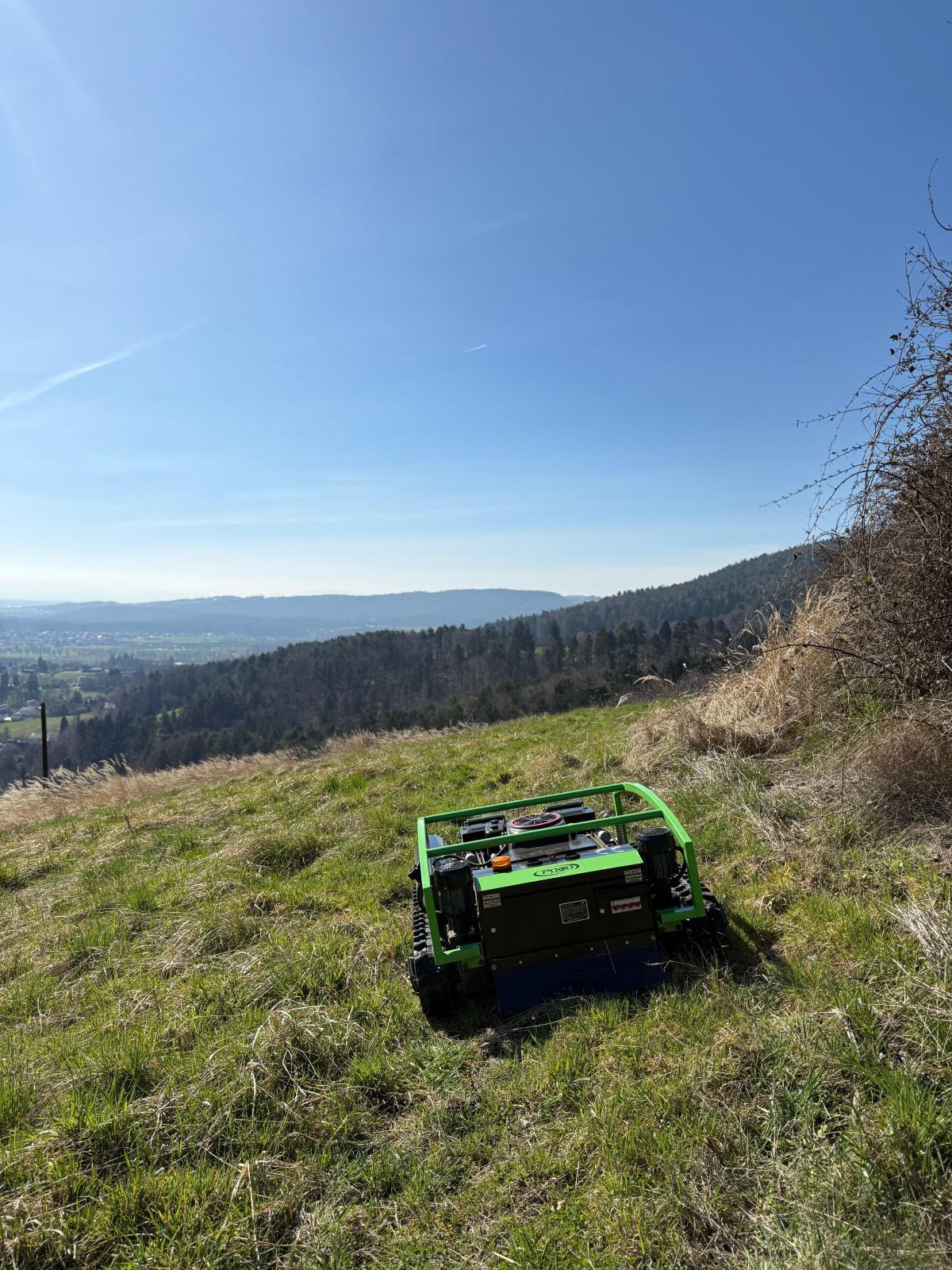 ROBOTSKA KOSILICA NA DALJINSKO UPRAVLJANJE POGO M-TECH SKK 80cm