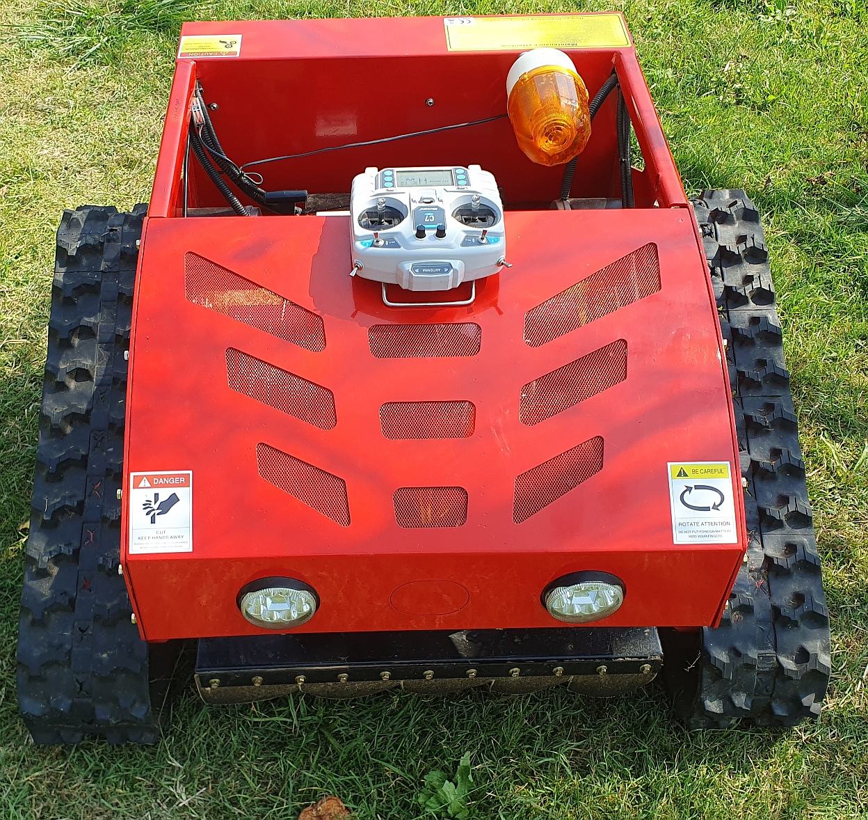 Robotska kosilica na gusjenicama