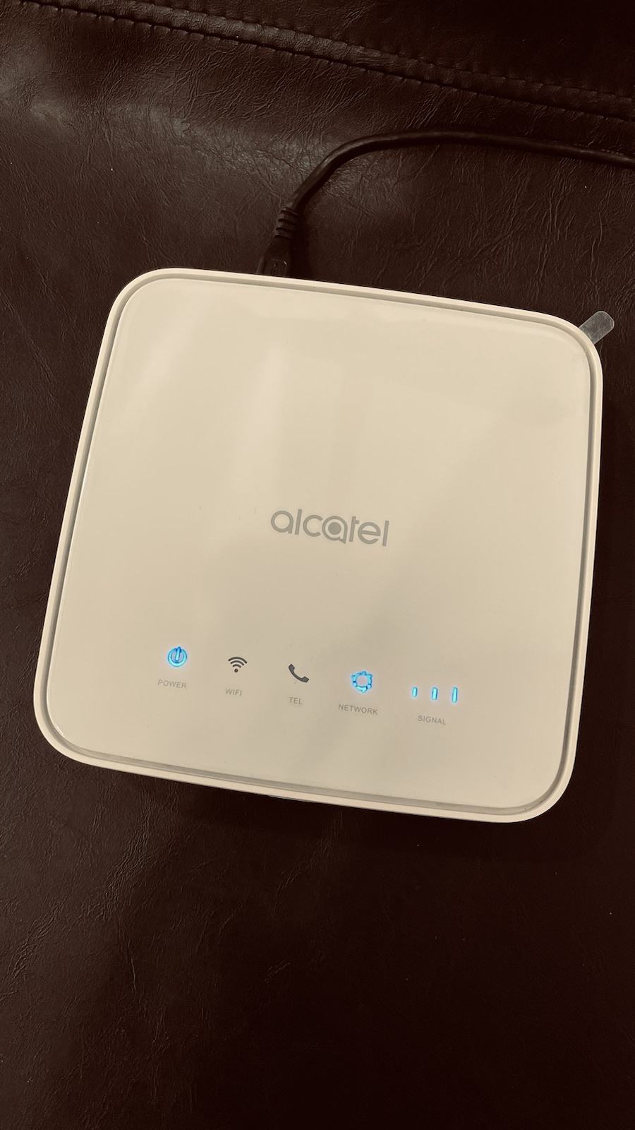 ALCATEL HH41v 4G WiFi Router za mobilni internet
