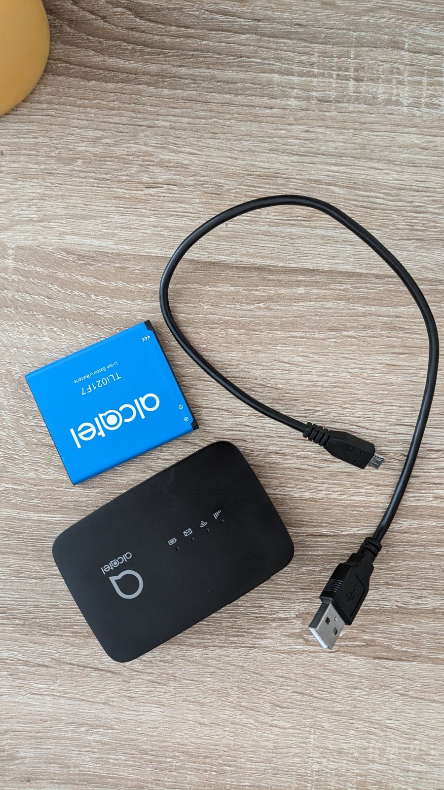 Alcatel Link Zone 4G mobile router