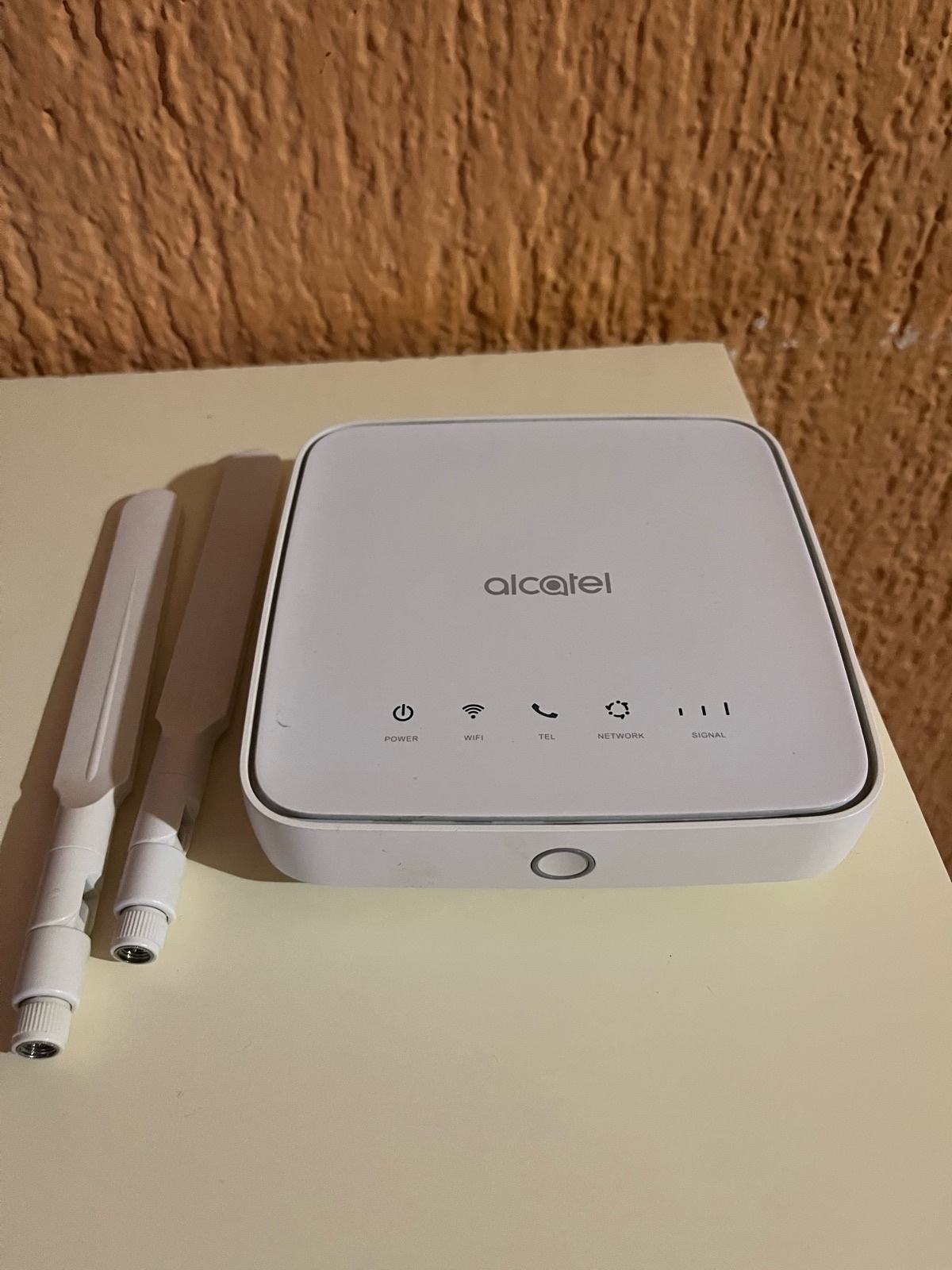 Alcatel prijenosni Router Modem 4g - sve mreže